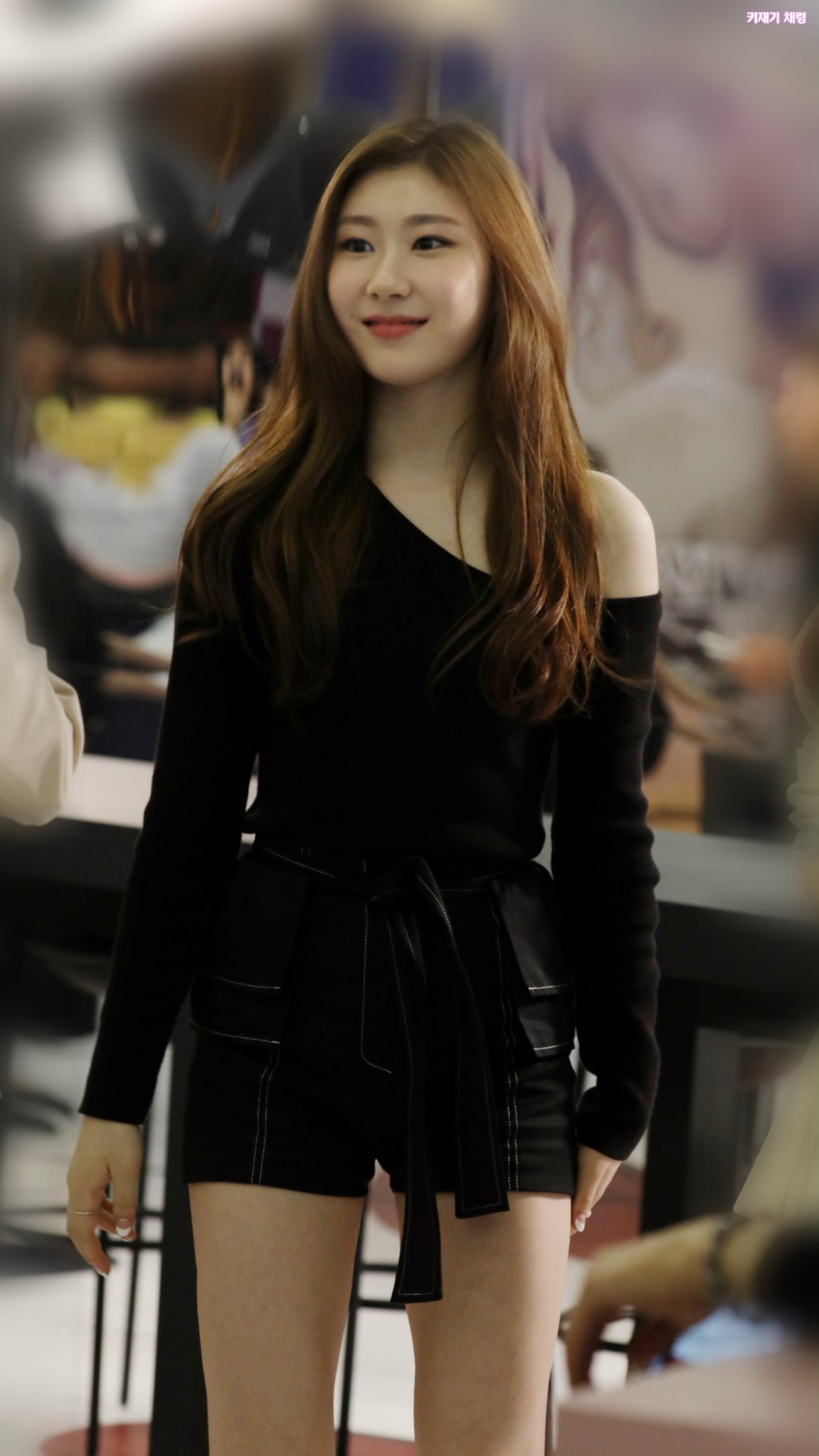 190502 Chaeryeong | Scrolller