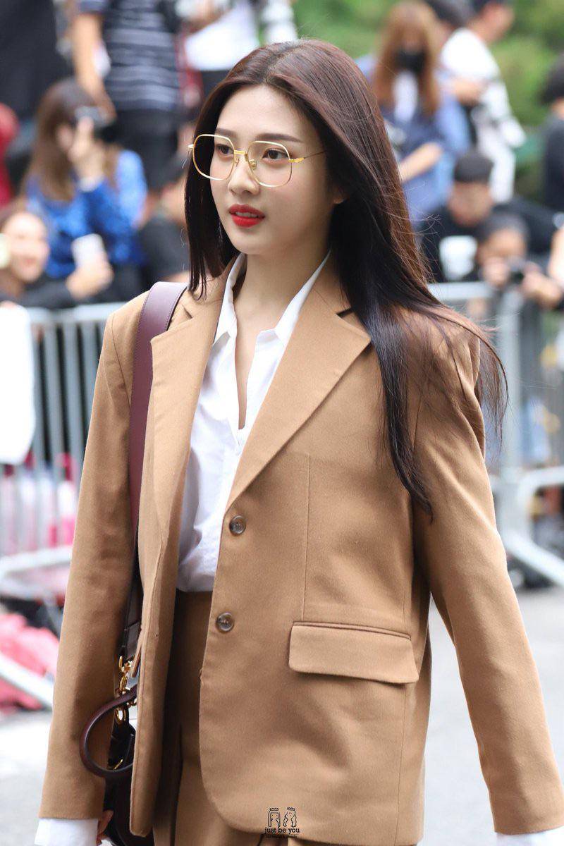 190906 Joy | Scrolller