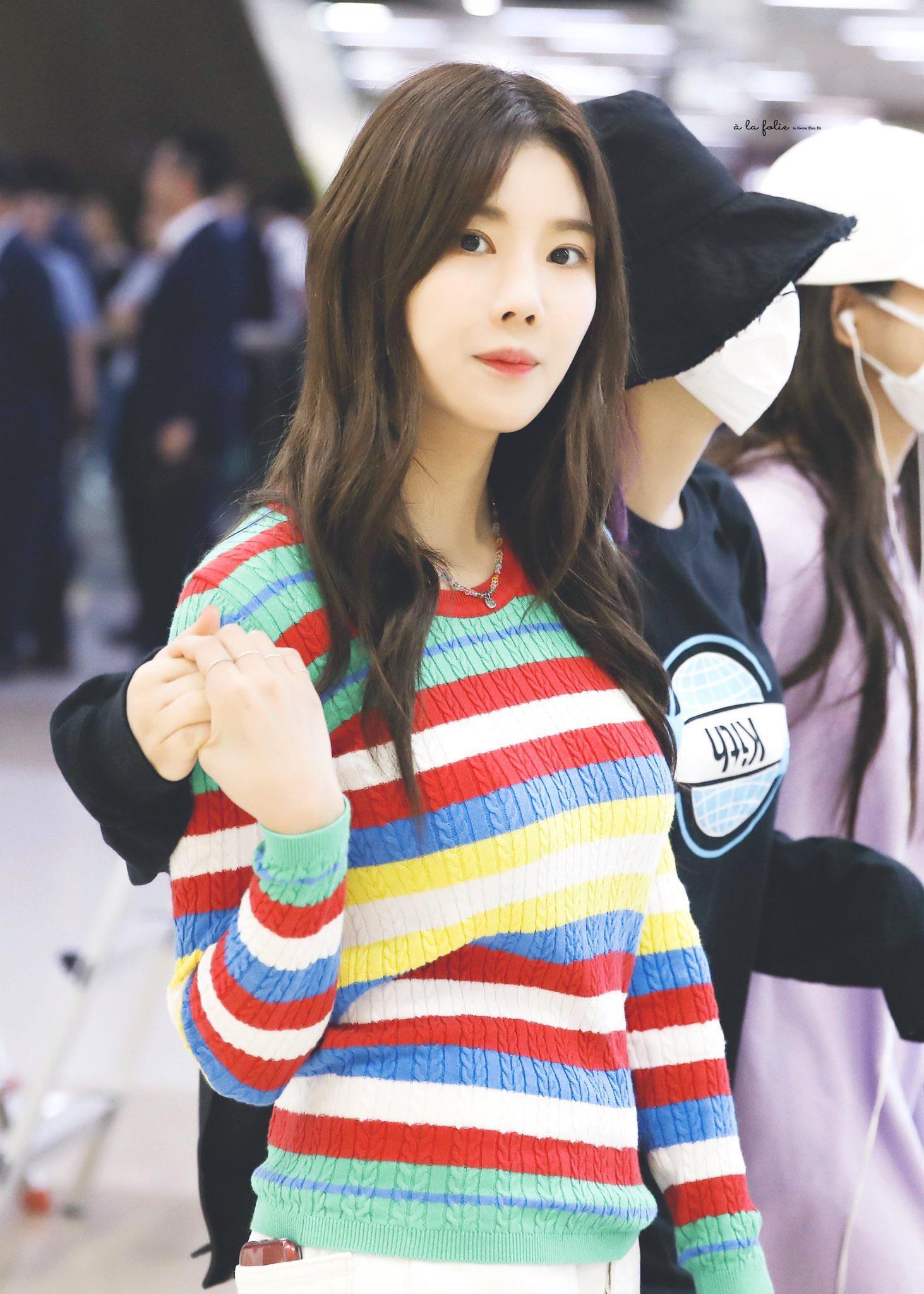 190916 GMP Airport - Colorful Eunbi | Scrolller
