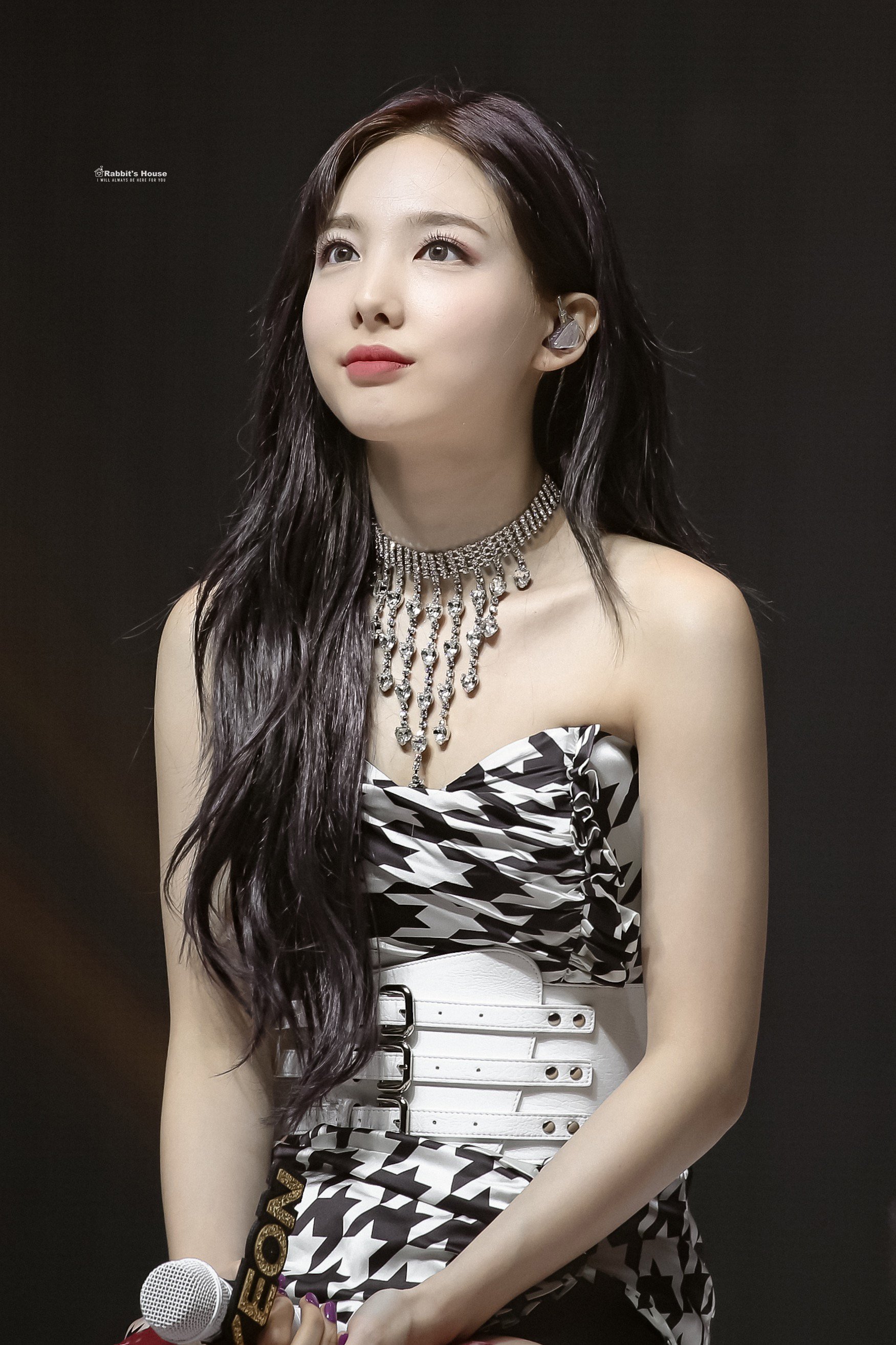 190923 Nayeon | Scrolller