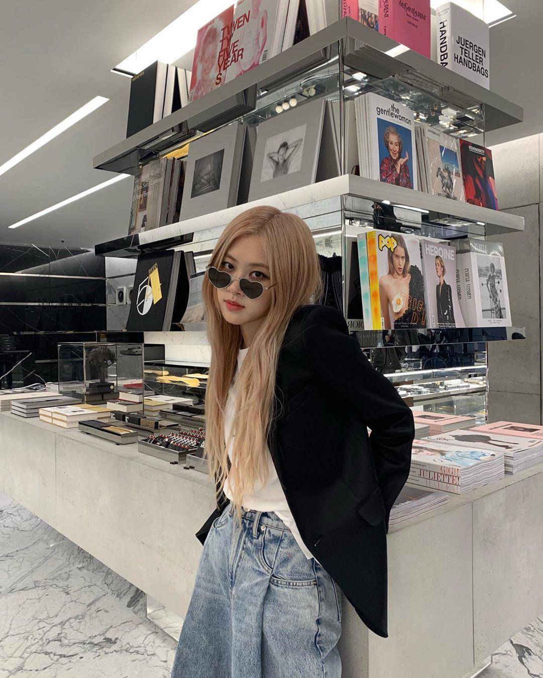 191001 Rosé IG Update [1/3] | Scrolller