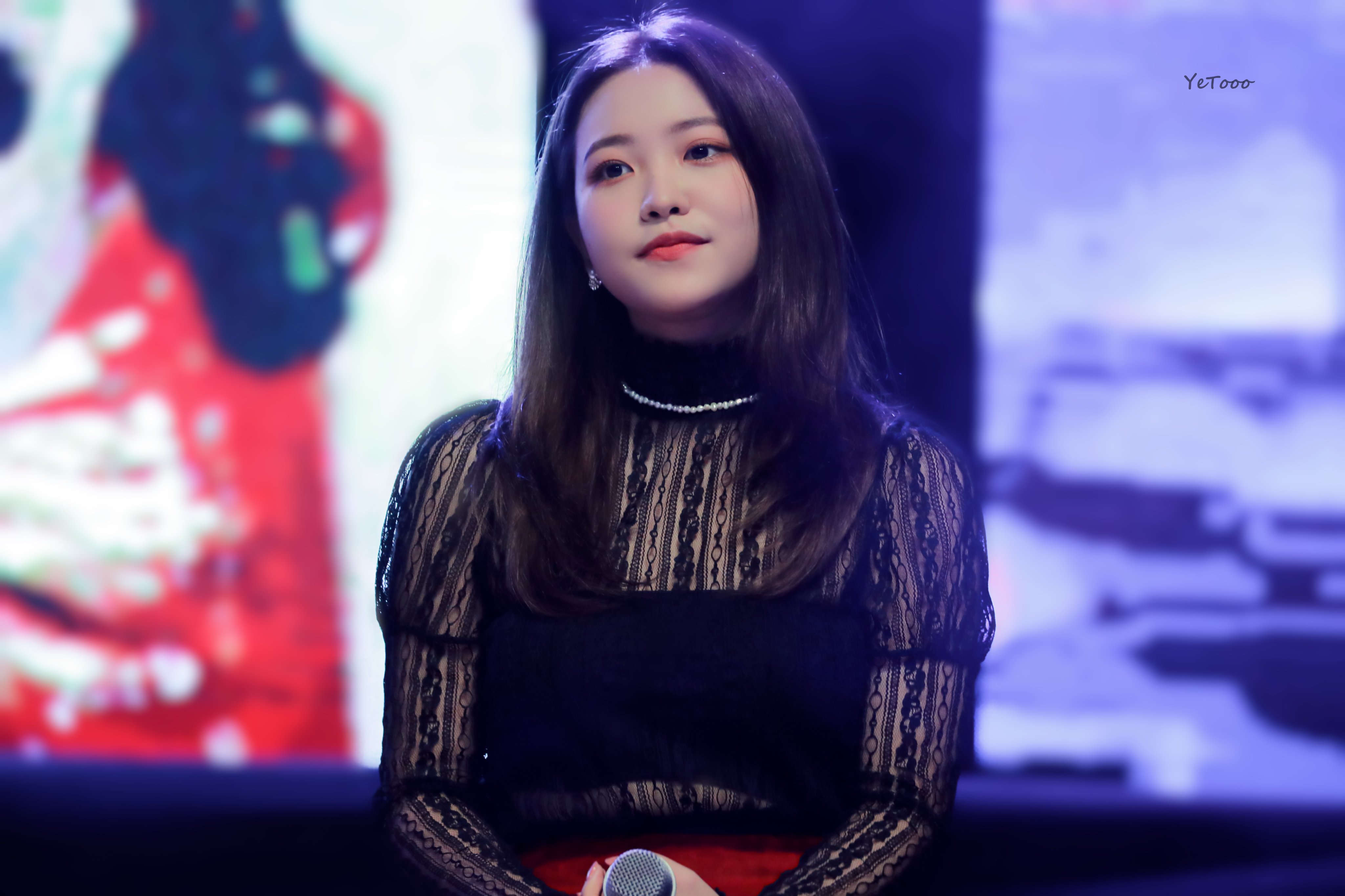 191025 Yeri | Scrolller