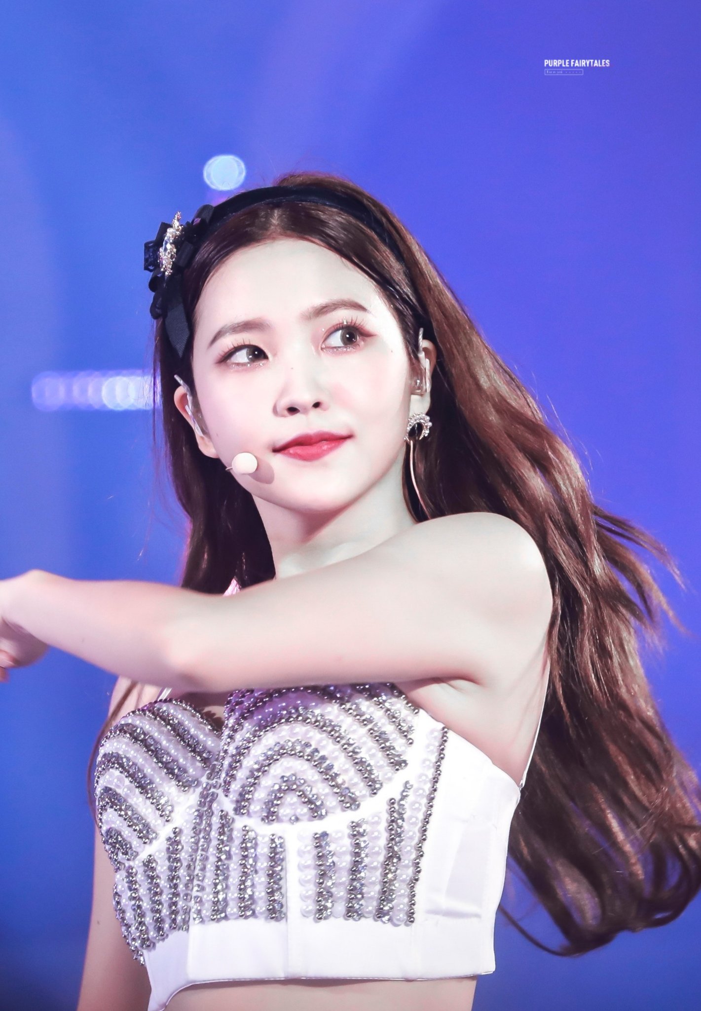 191123 Yeri | Scrolller