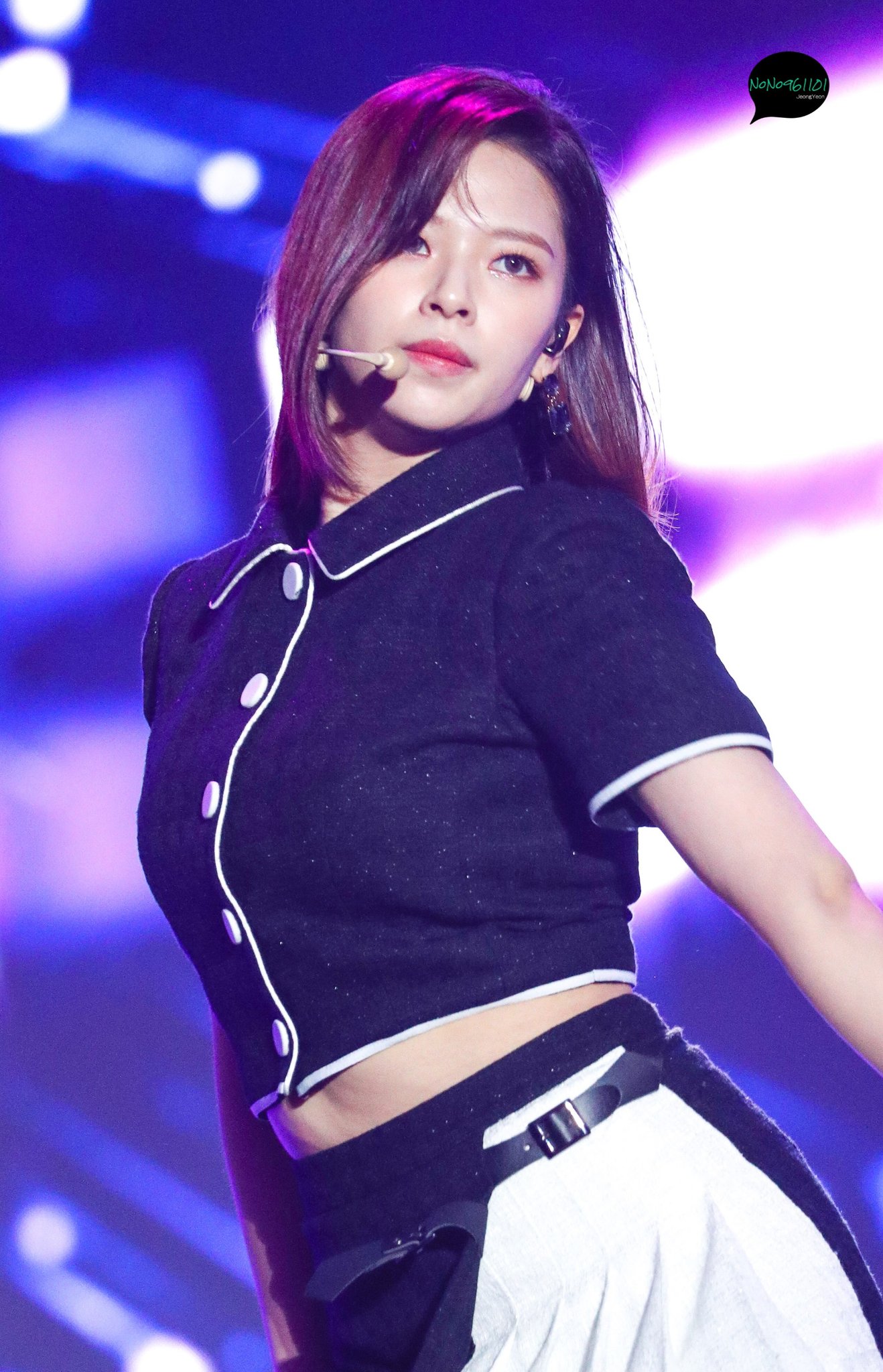 191126 Mesmerizing Jeongyeon | Scrolller