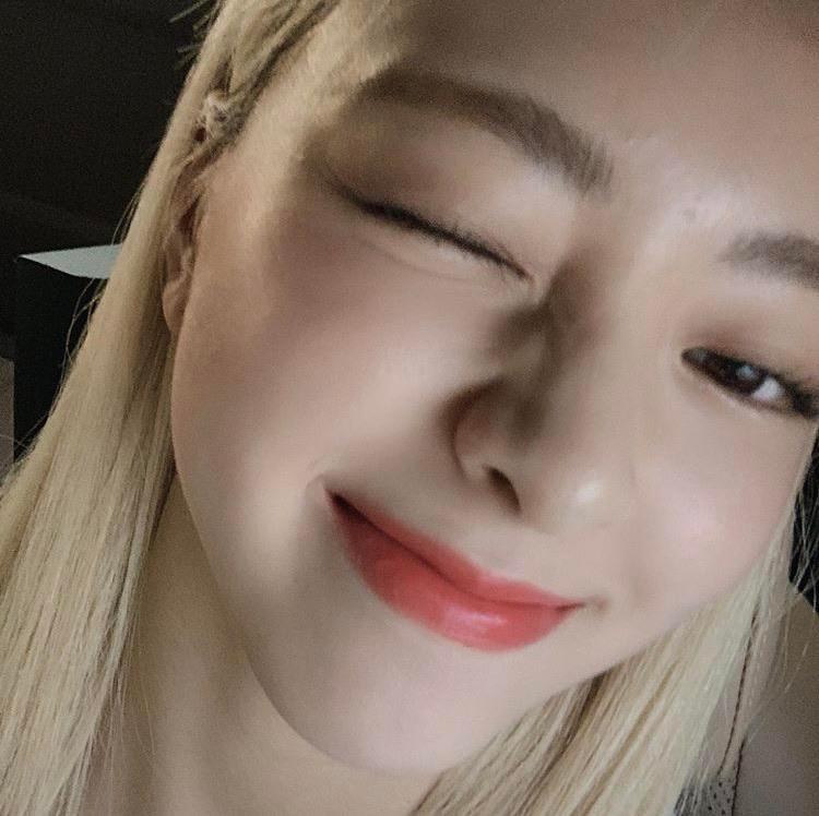 191209 Yuna | Scrolller