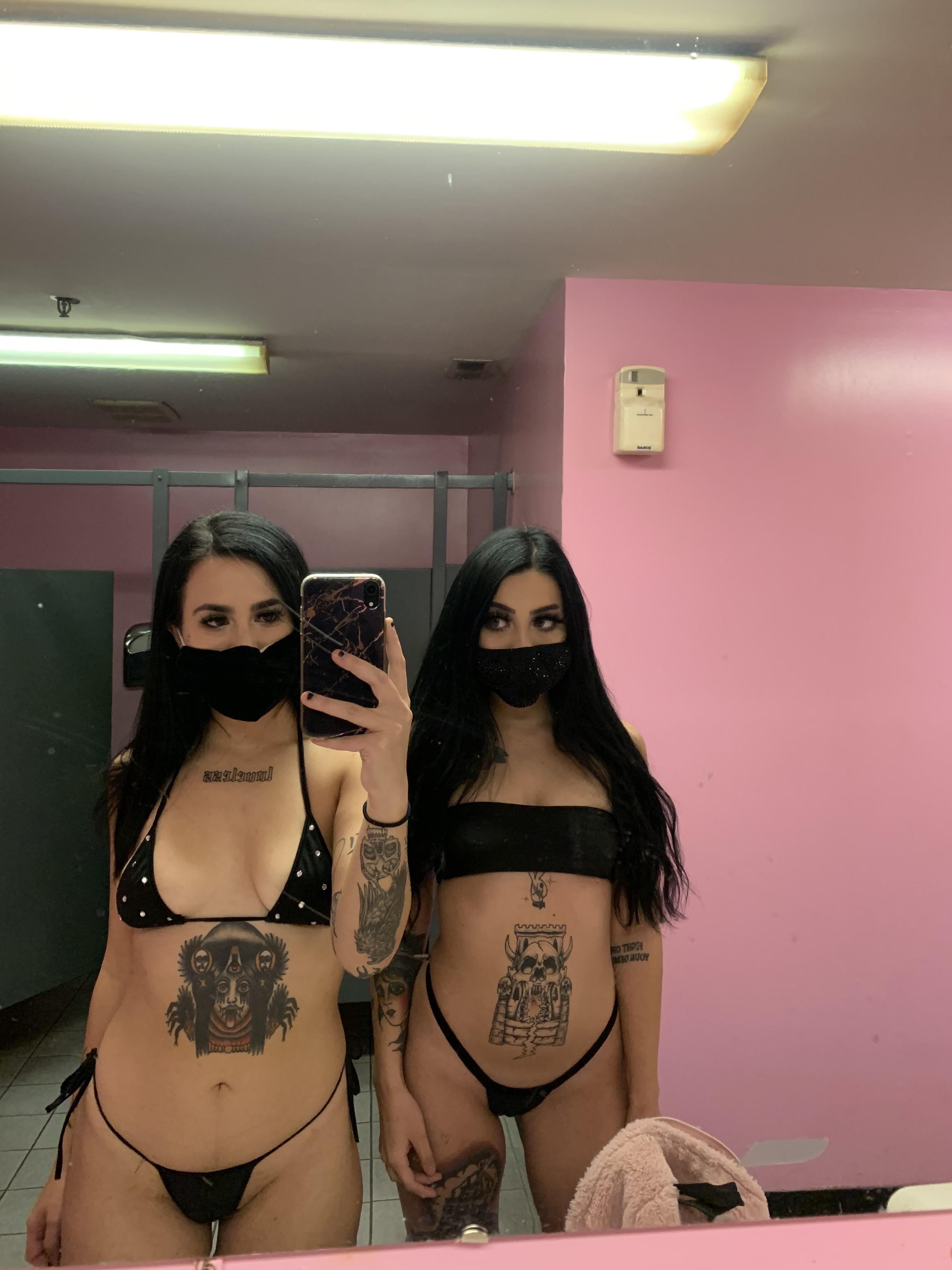 2 goth sluts | Scrolller