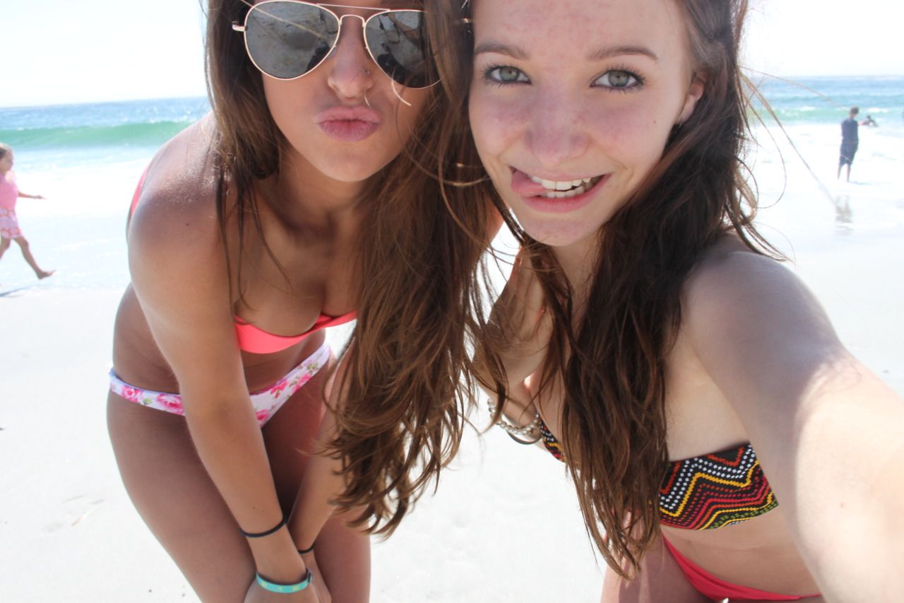 2 hotties | Scrolller