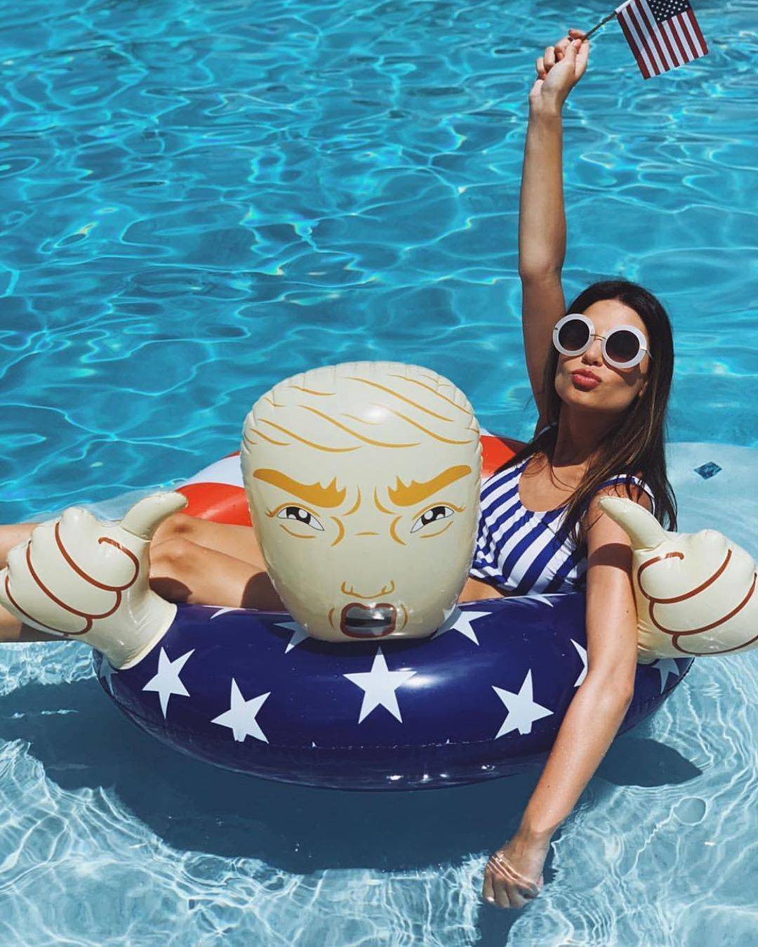 2 scoops 2 genders 2 thumbs up | Scrolller