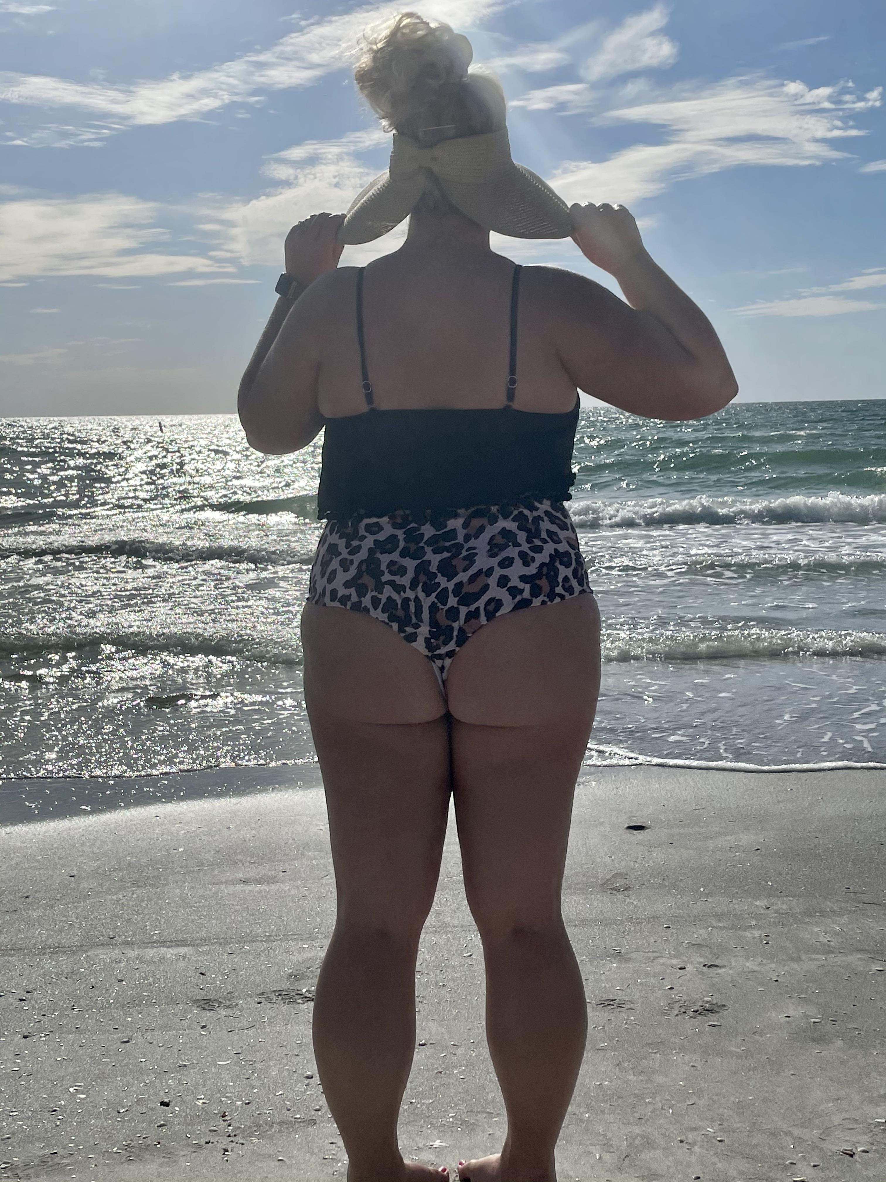 20 weeks pregnant did she rock it ? | Scrolller