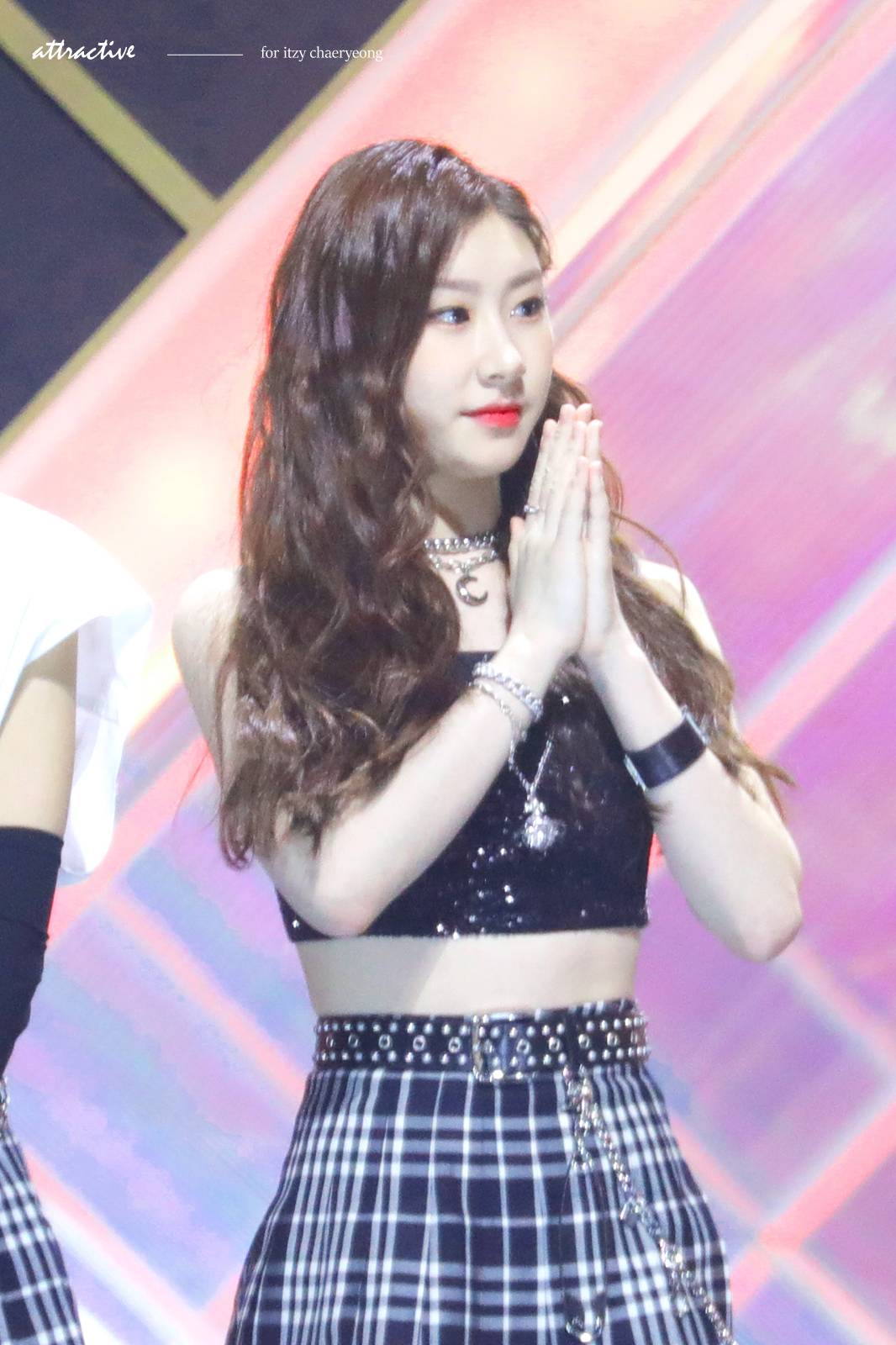 200130 Chaeryeong | Scrolller