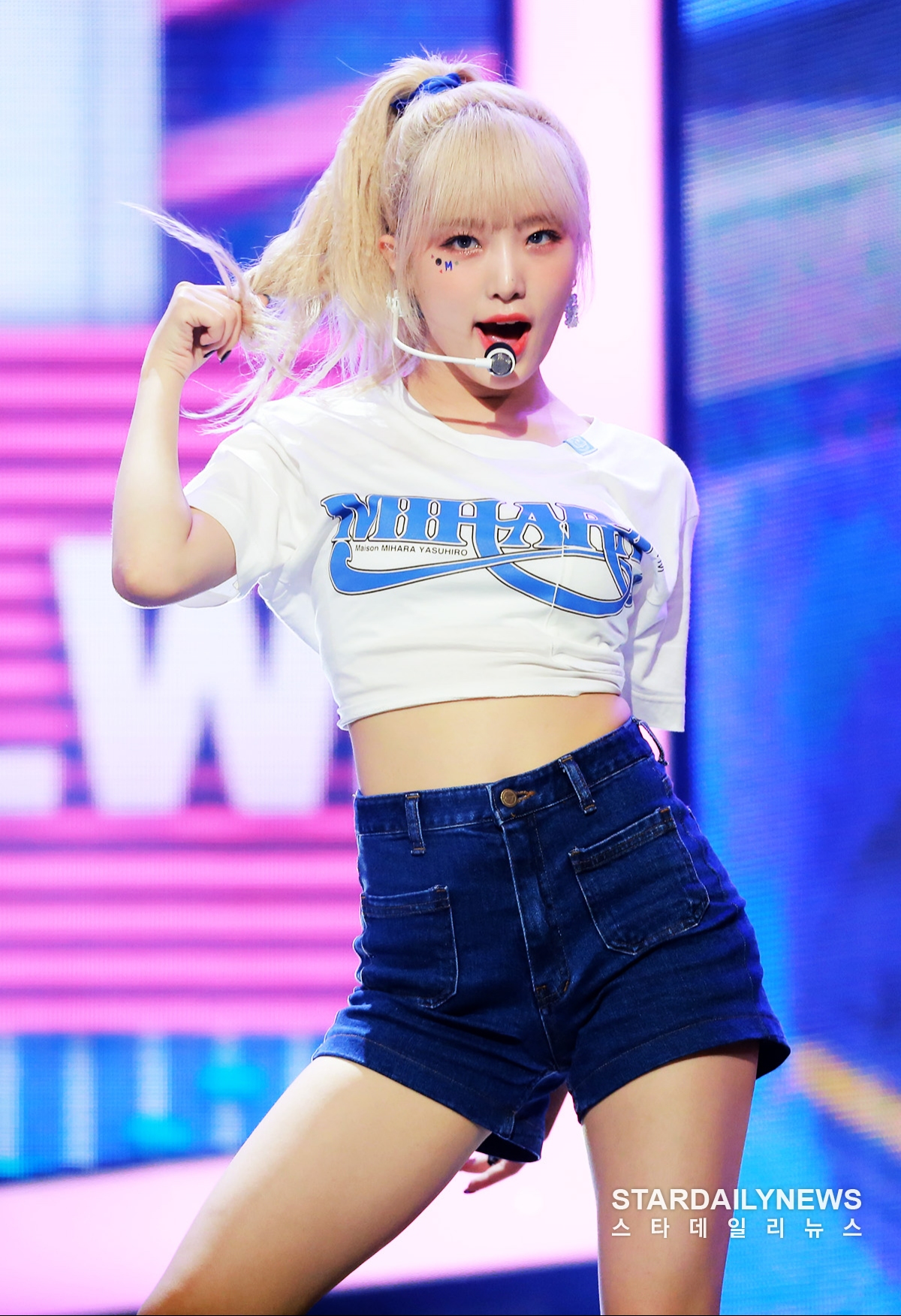 200220 Yena | Scrolller