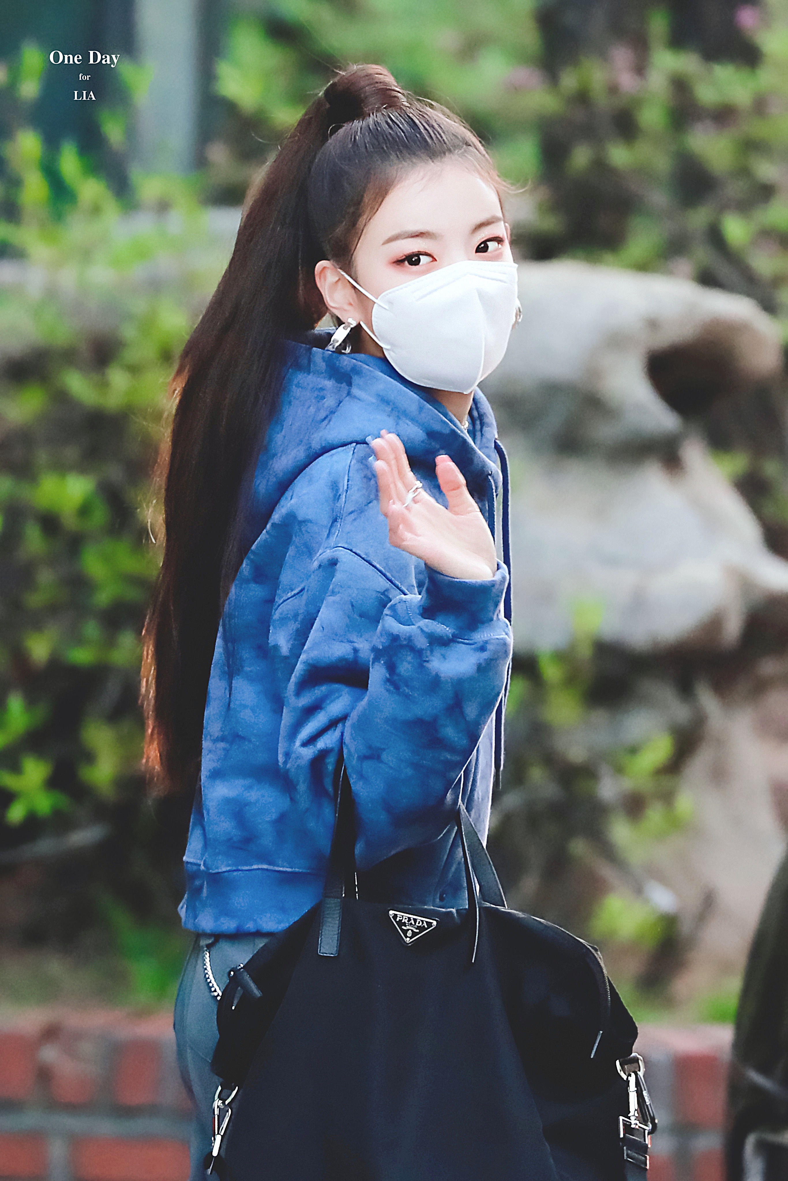 200403 Lia | Scrolller