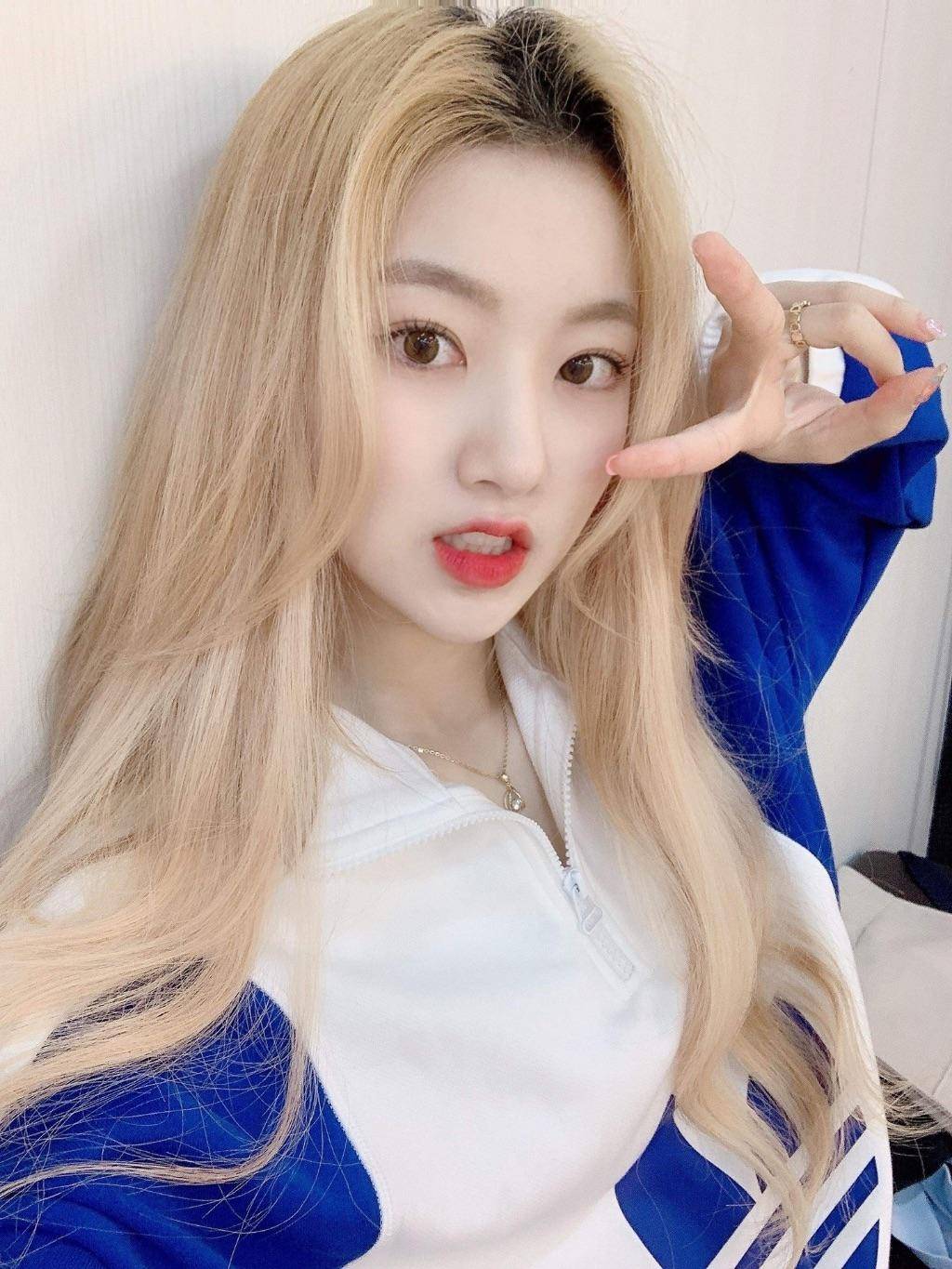 200913 Youi Fancafe Update | Scrolller