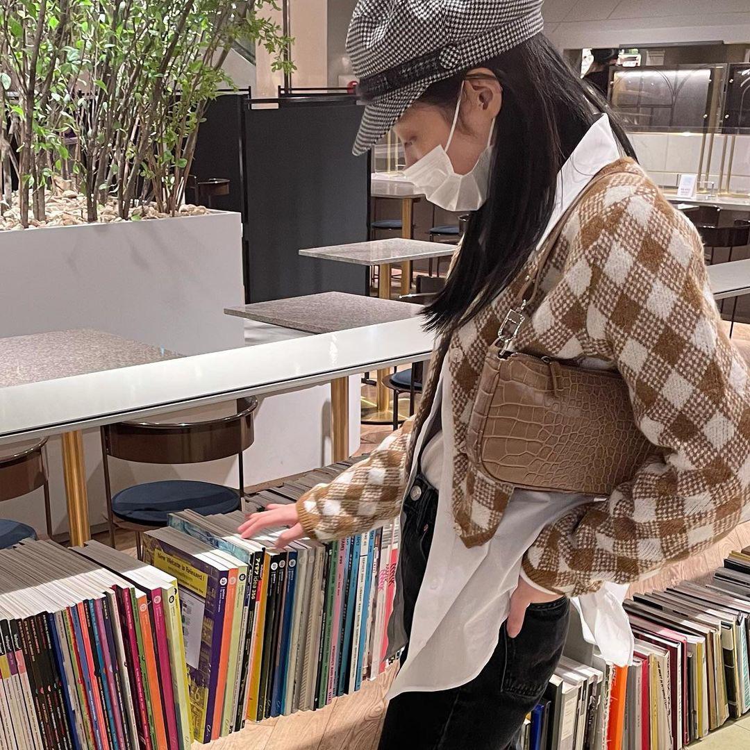 201124 Jennie IG Update | Scrolller