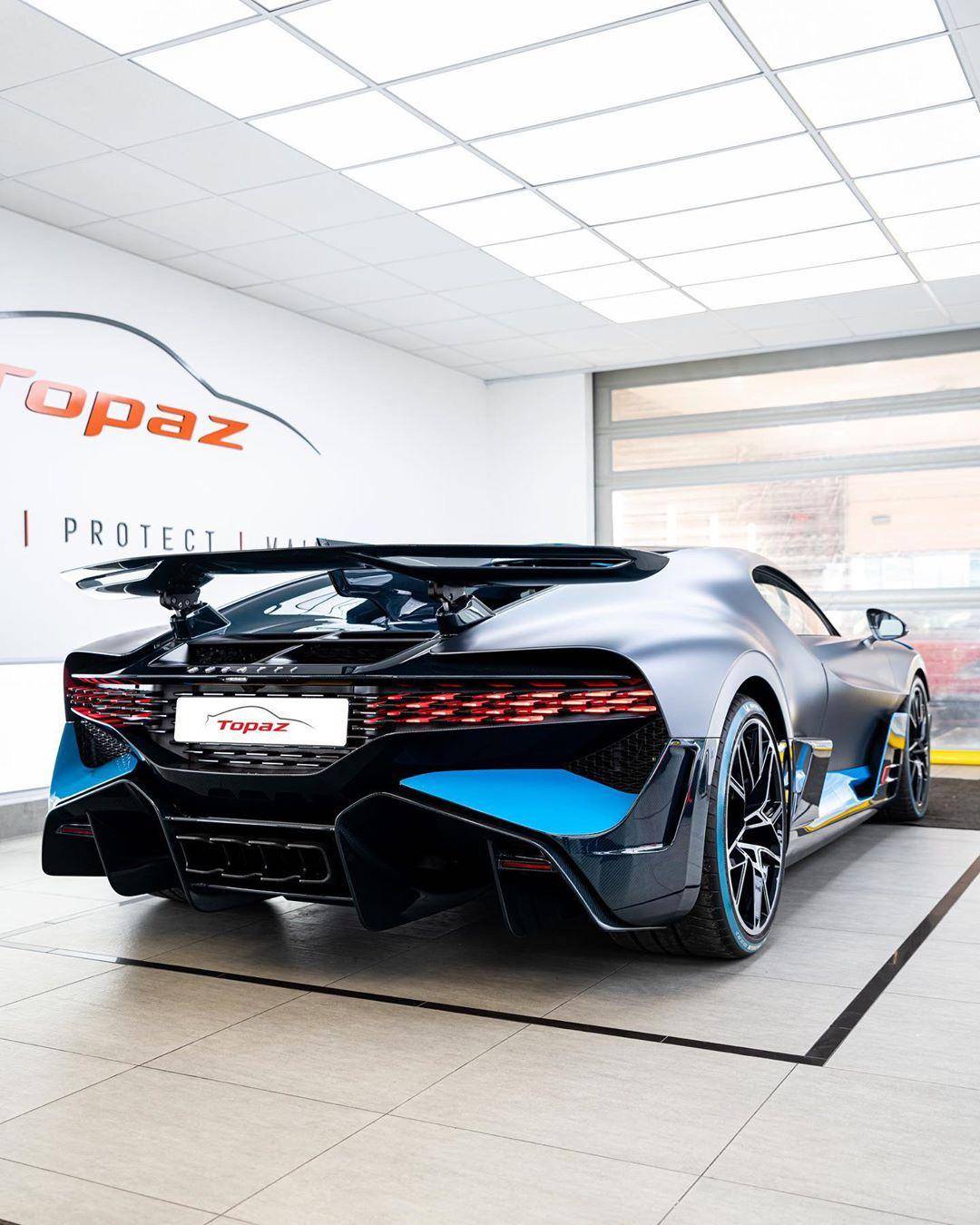 2019 Bugatti Divo | Scrolller