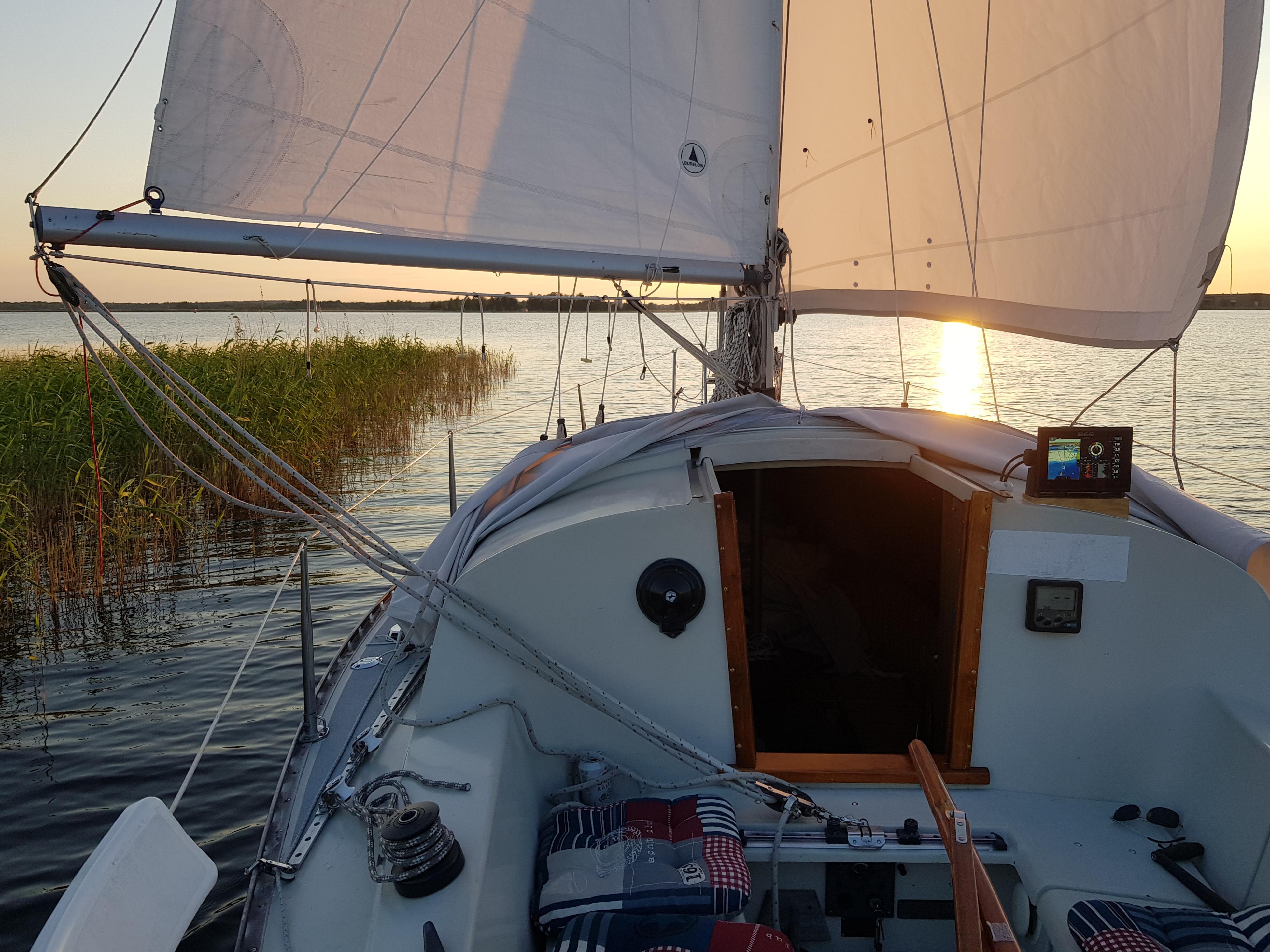 21:50, midsummers eve in Sweden. Solo sailing wing-on-wing through some reed. | Scrolller