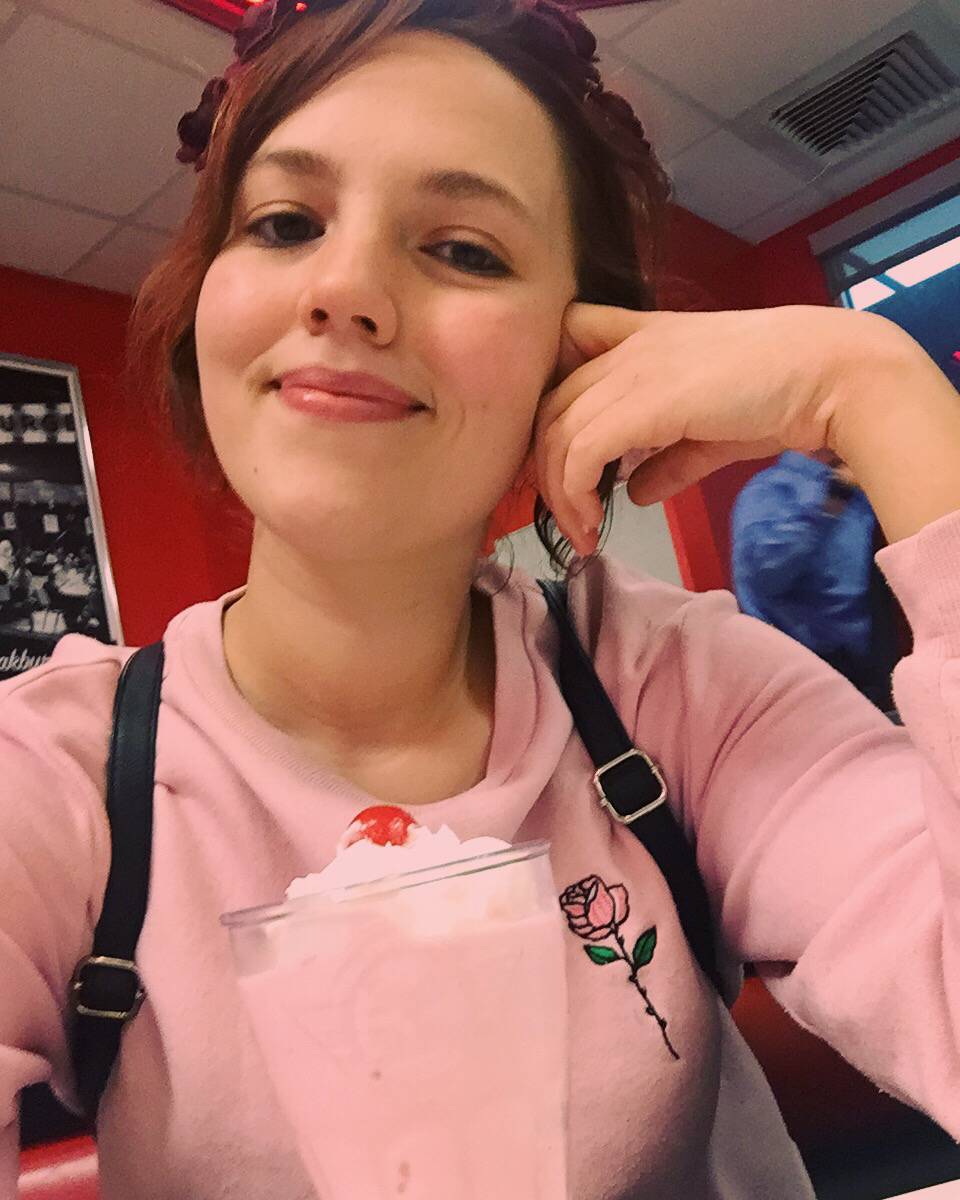 [21 F] Strawberry Queen | Scrolller