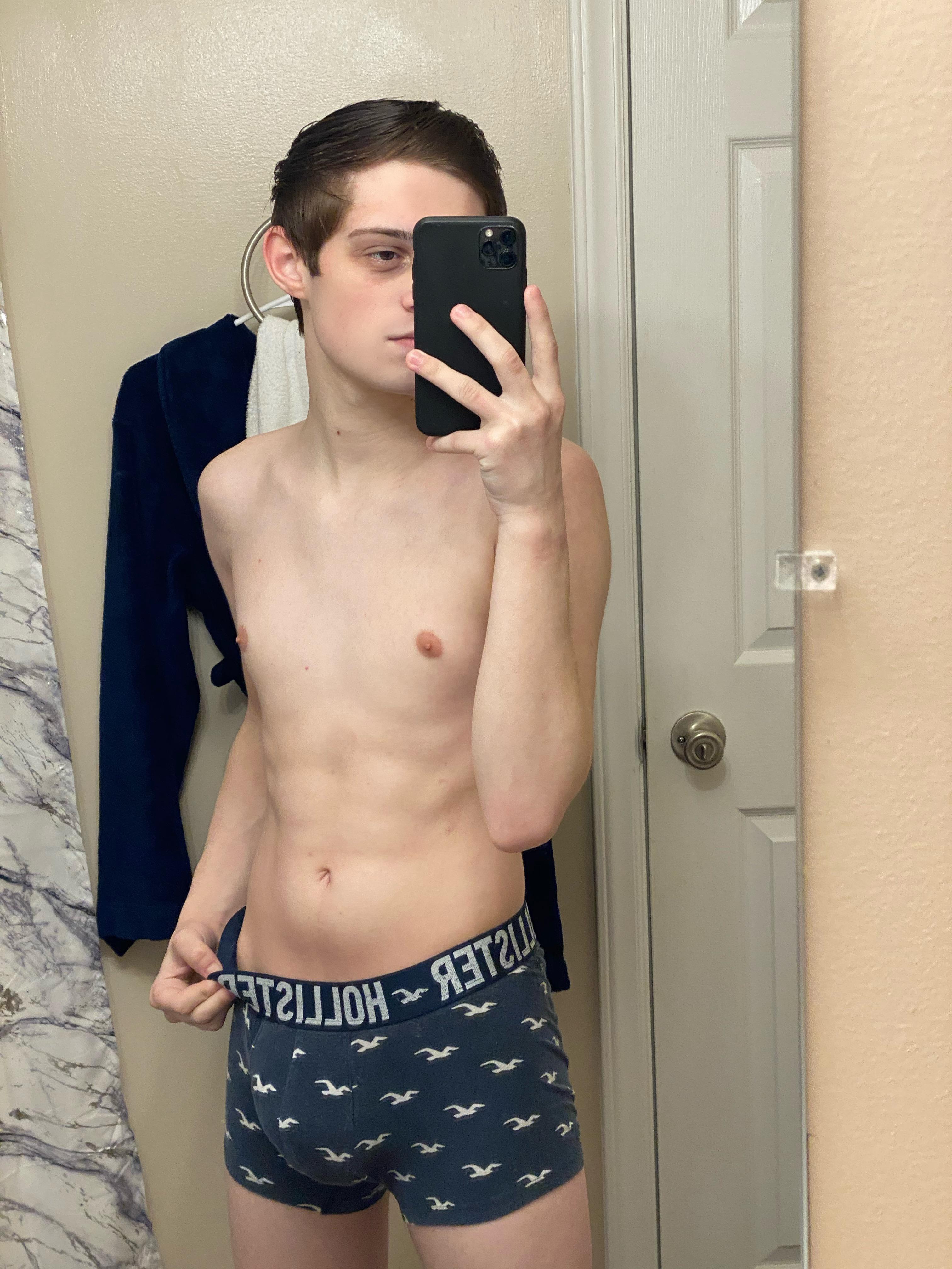 21 / gay | Scrolller