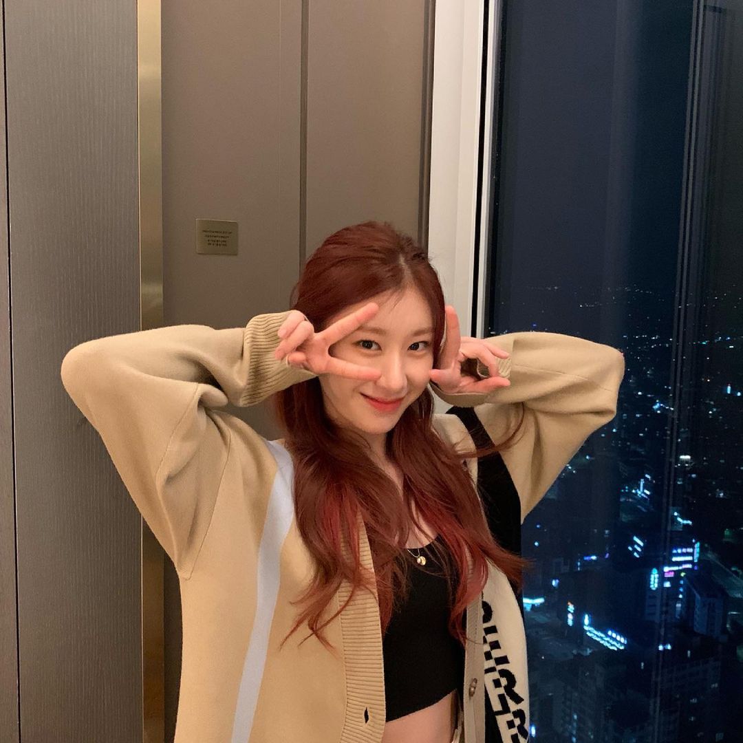 210607 Chaeryeong | Scrolller