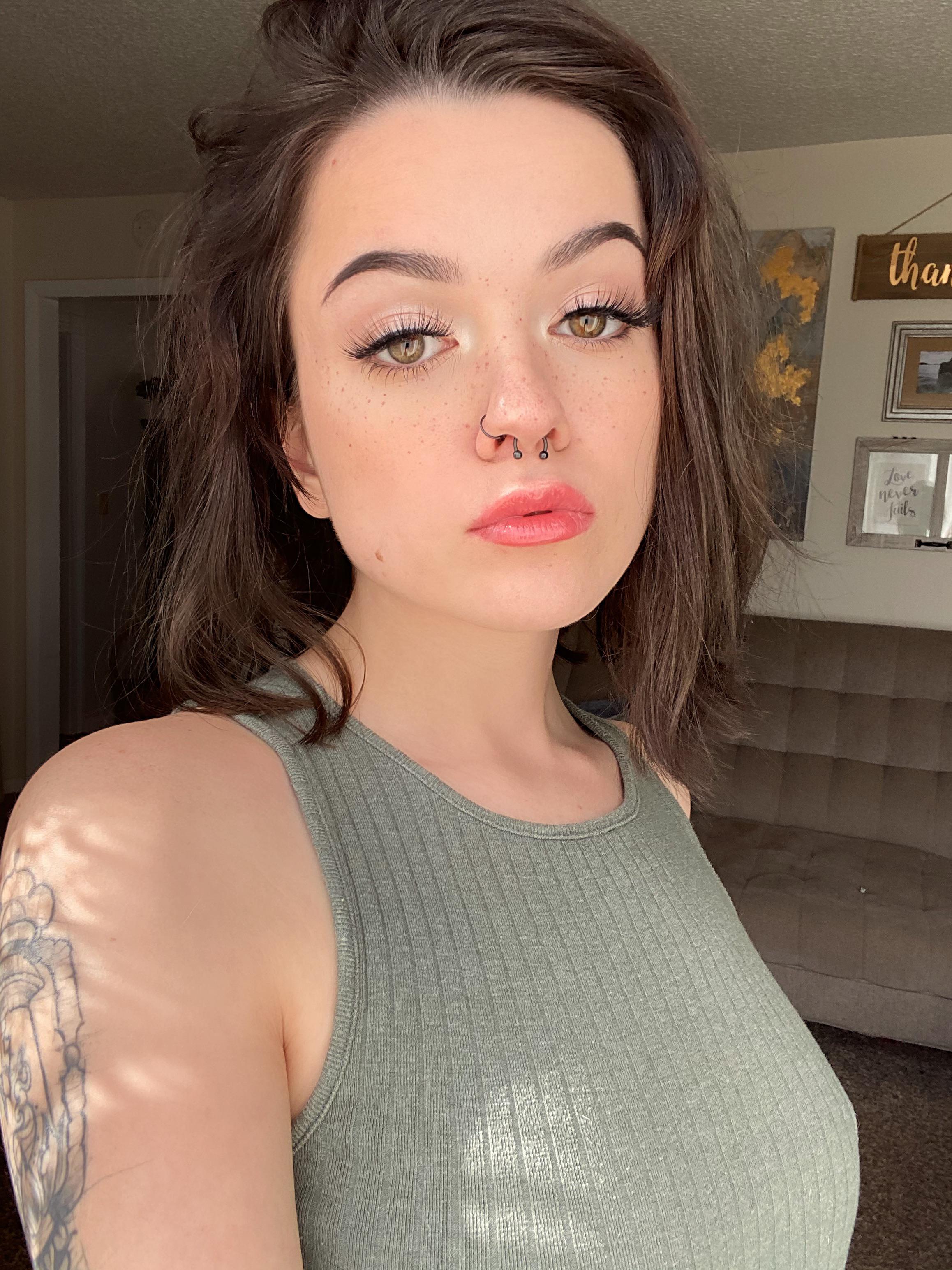 [21F] Good afternoon :-) | Scrolller