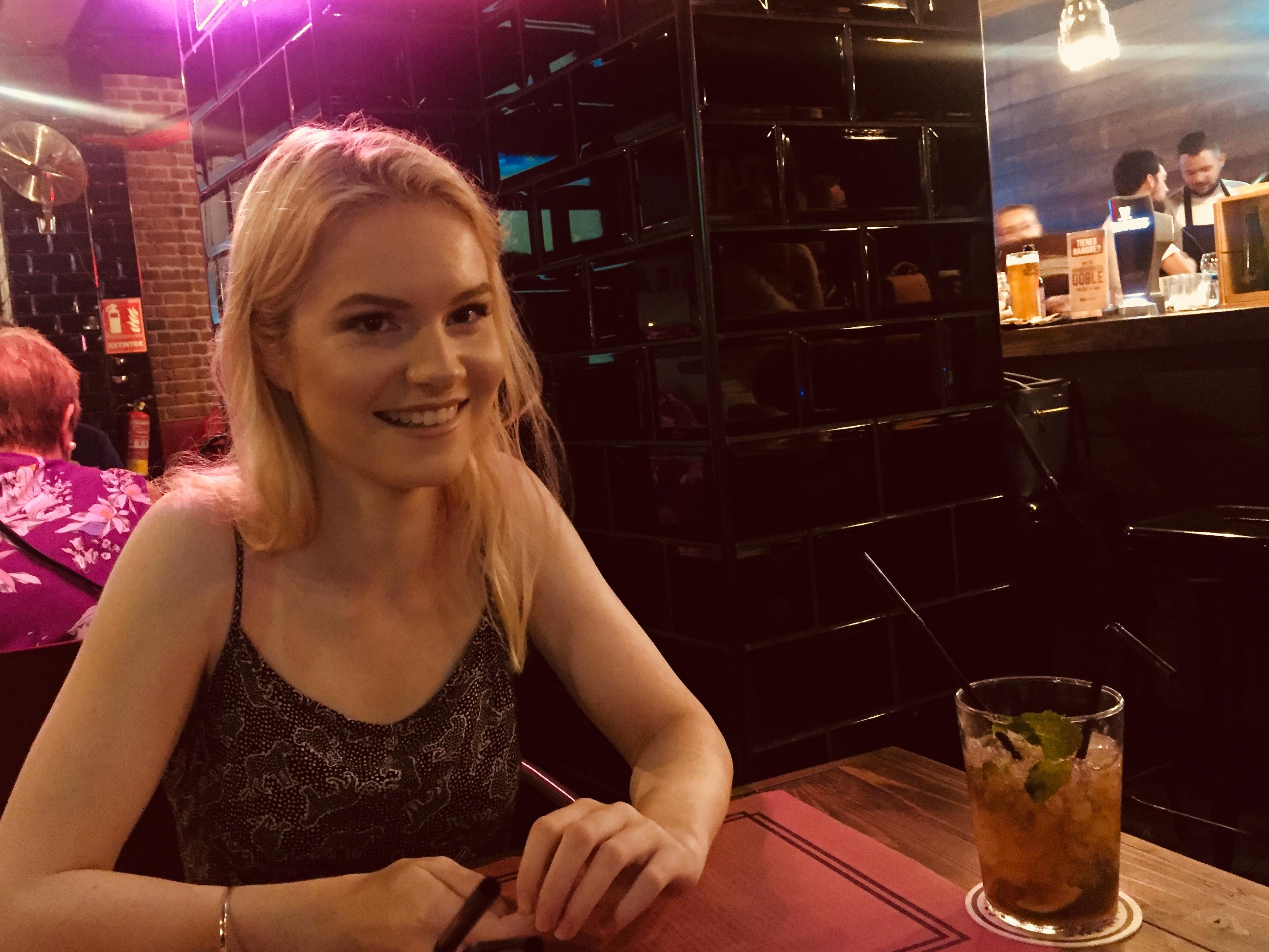 22/F Just curious | Scrolller