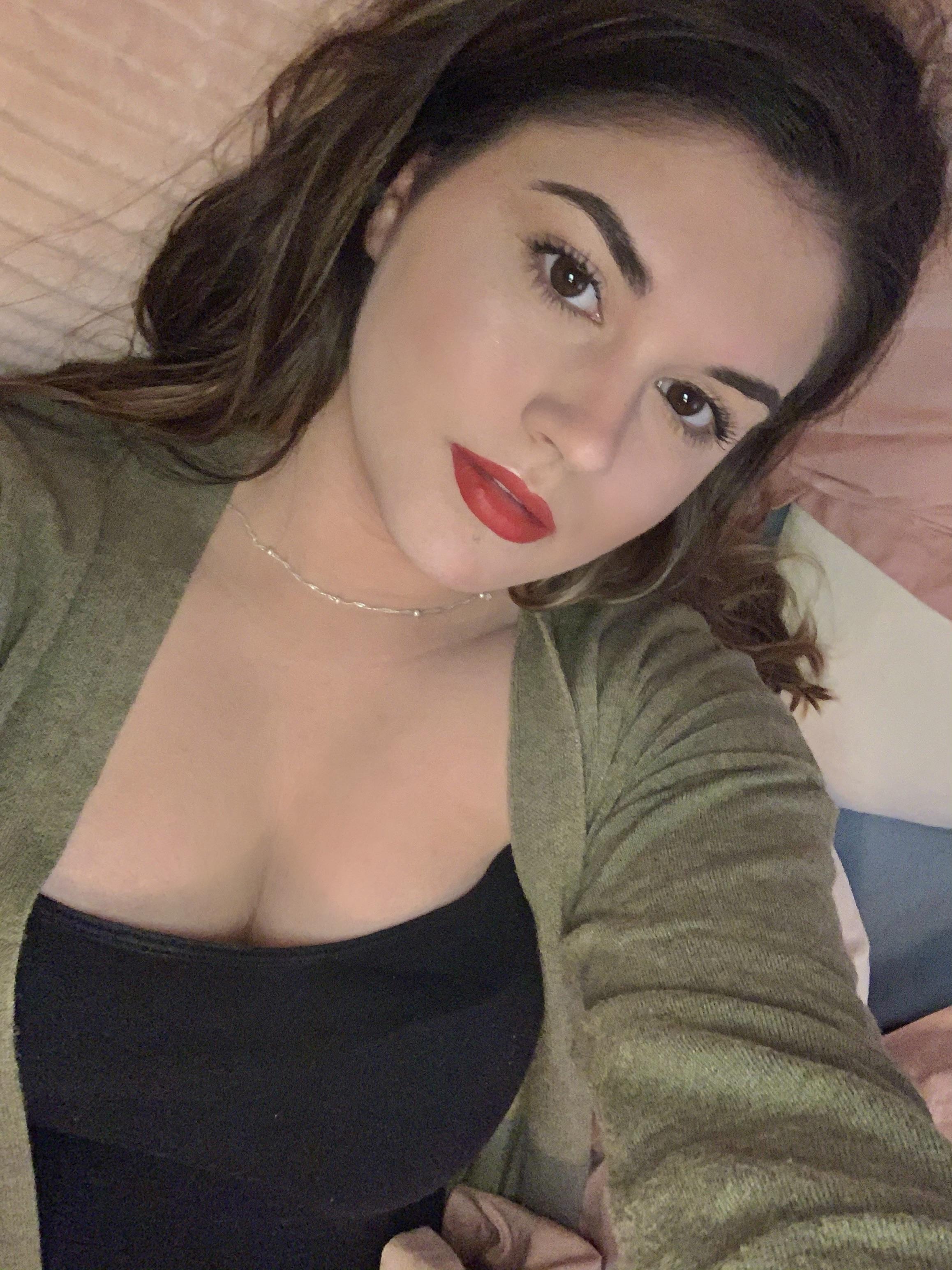 [23F] heblo | Scrolller