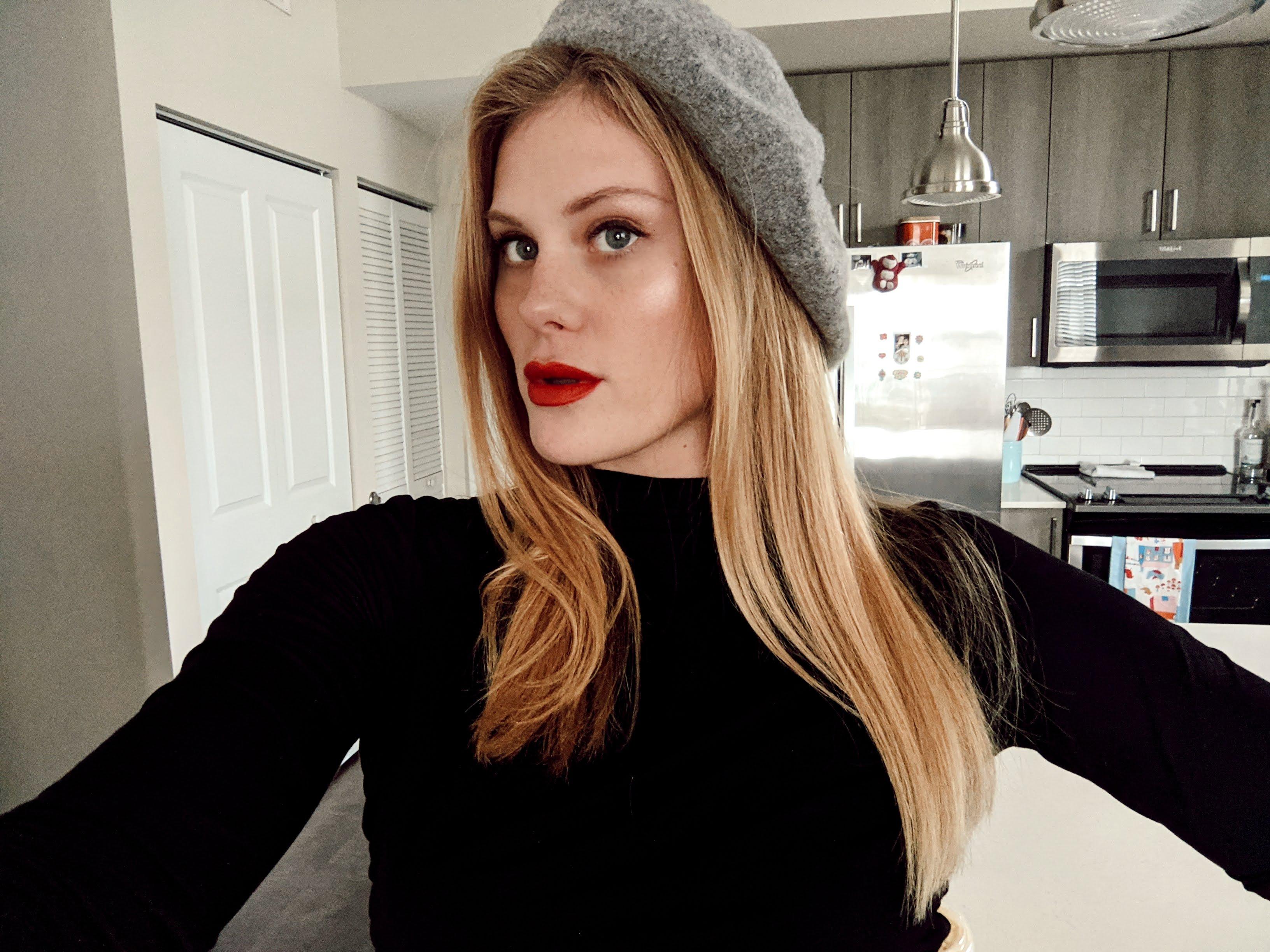 26[F]eeling cute in my beret. | Scrolller