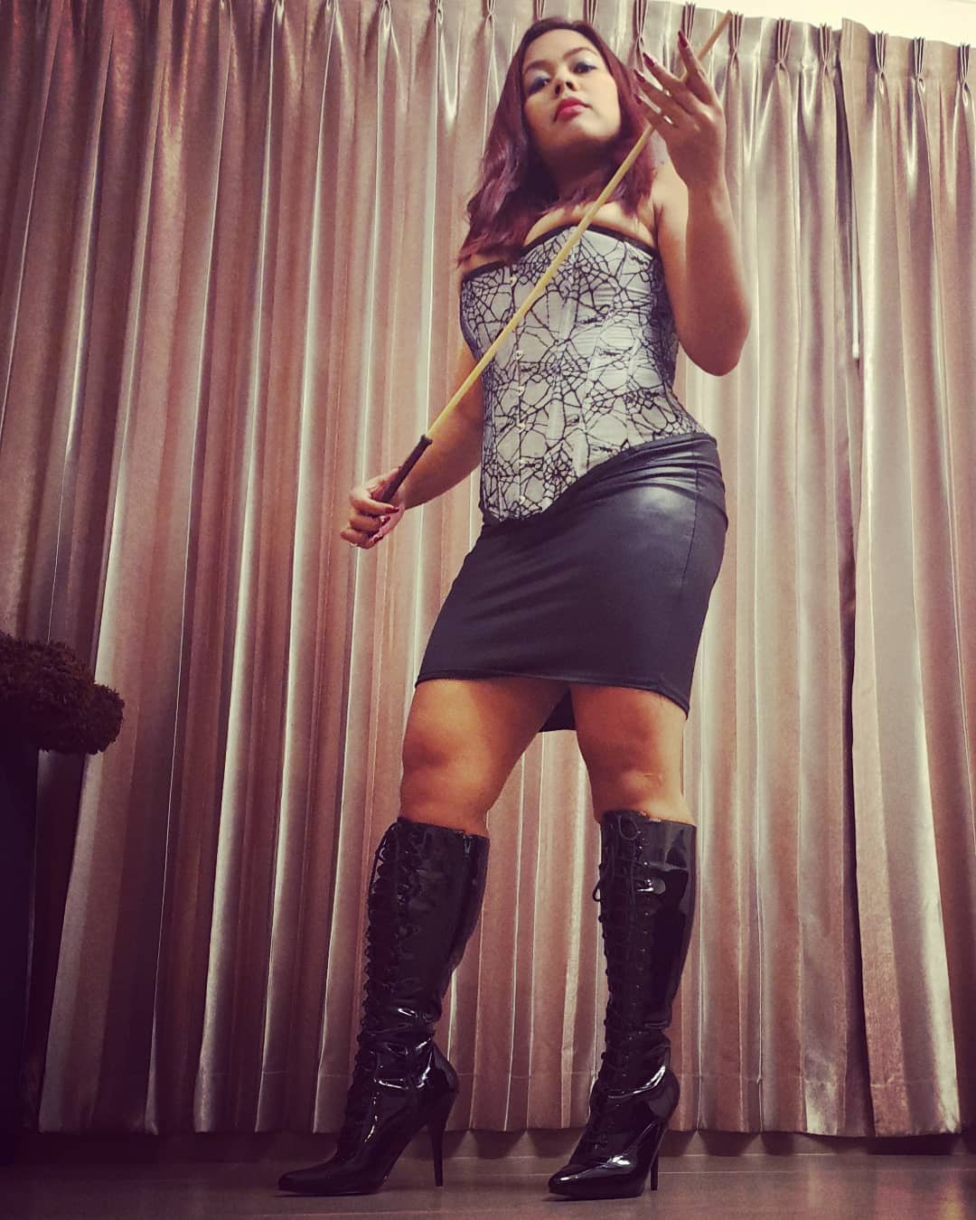 28(F4M)I'm a dominant mistress seeking for a submissive slut to be owned and serve me ,,,kik ...