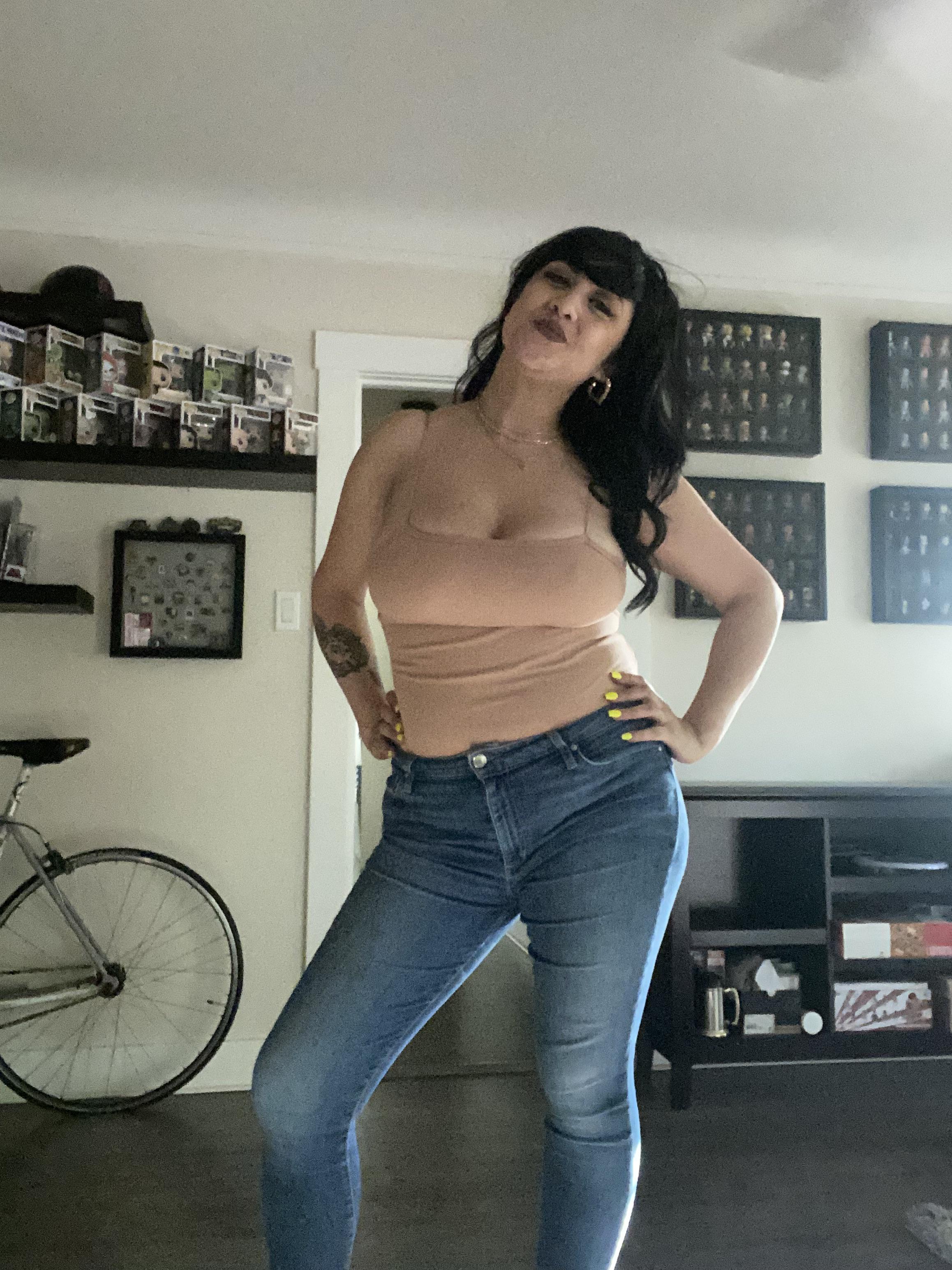 35-F feelin thyself | Scrolller