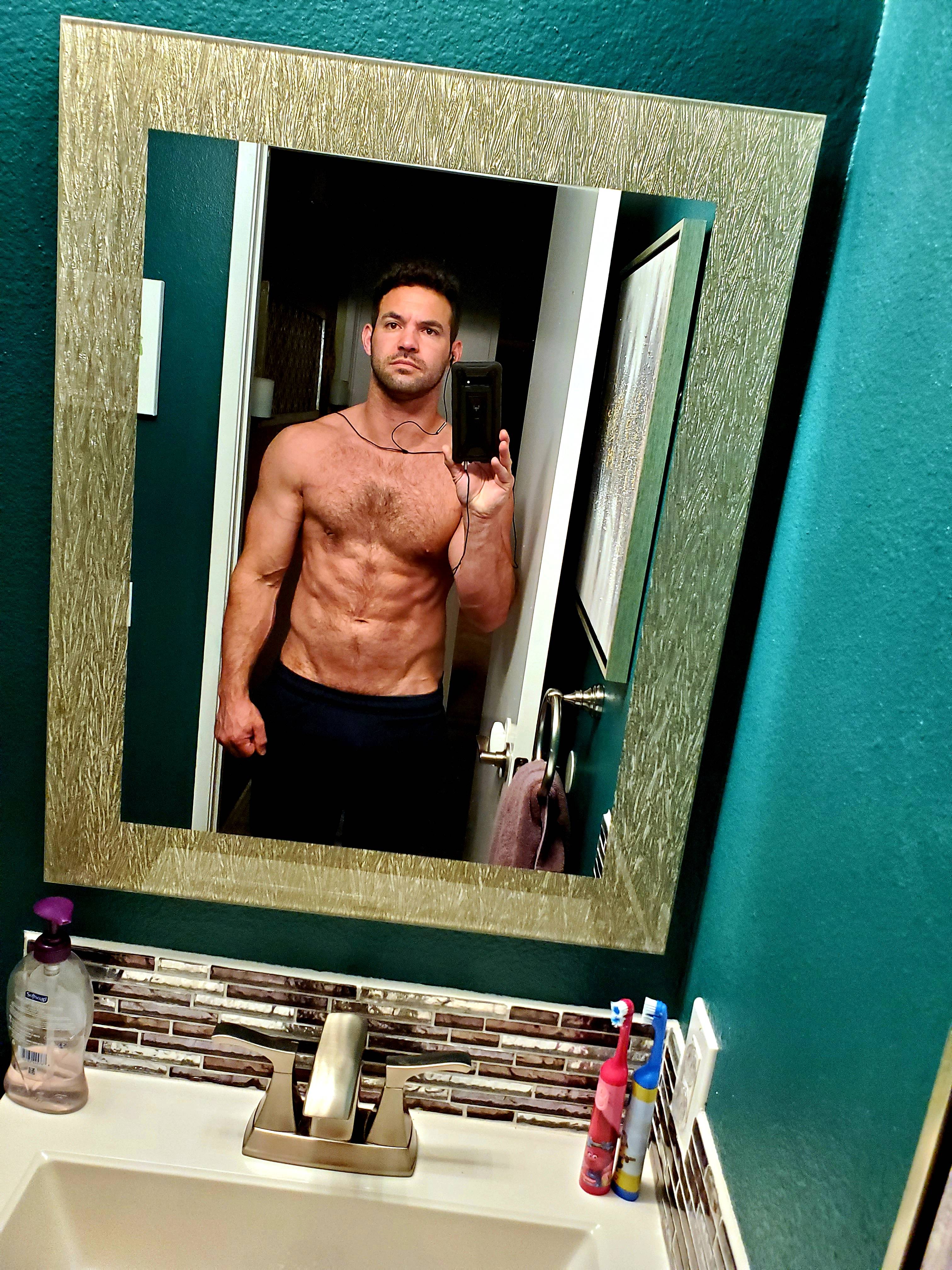 39 M. Stay at home dad. Dilf? | Scrolller