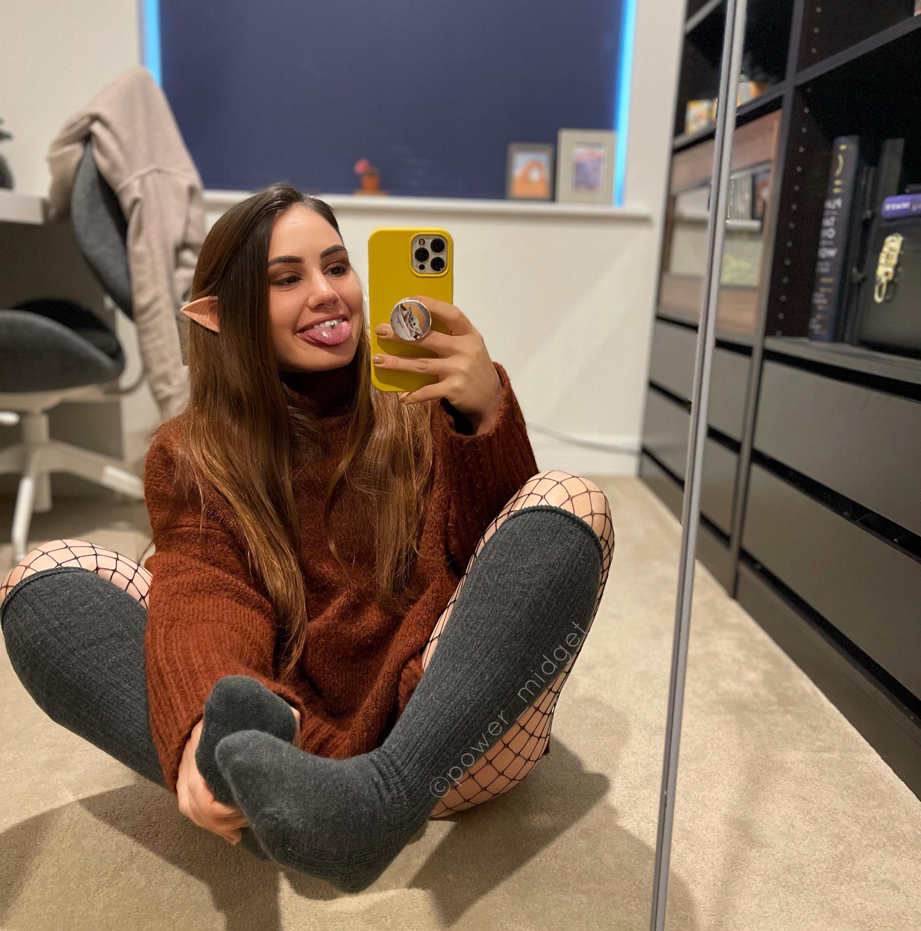 Cute little elf slut 🥰 | Scrolller