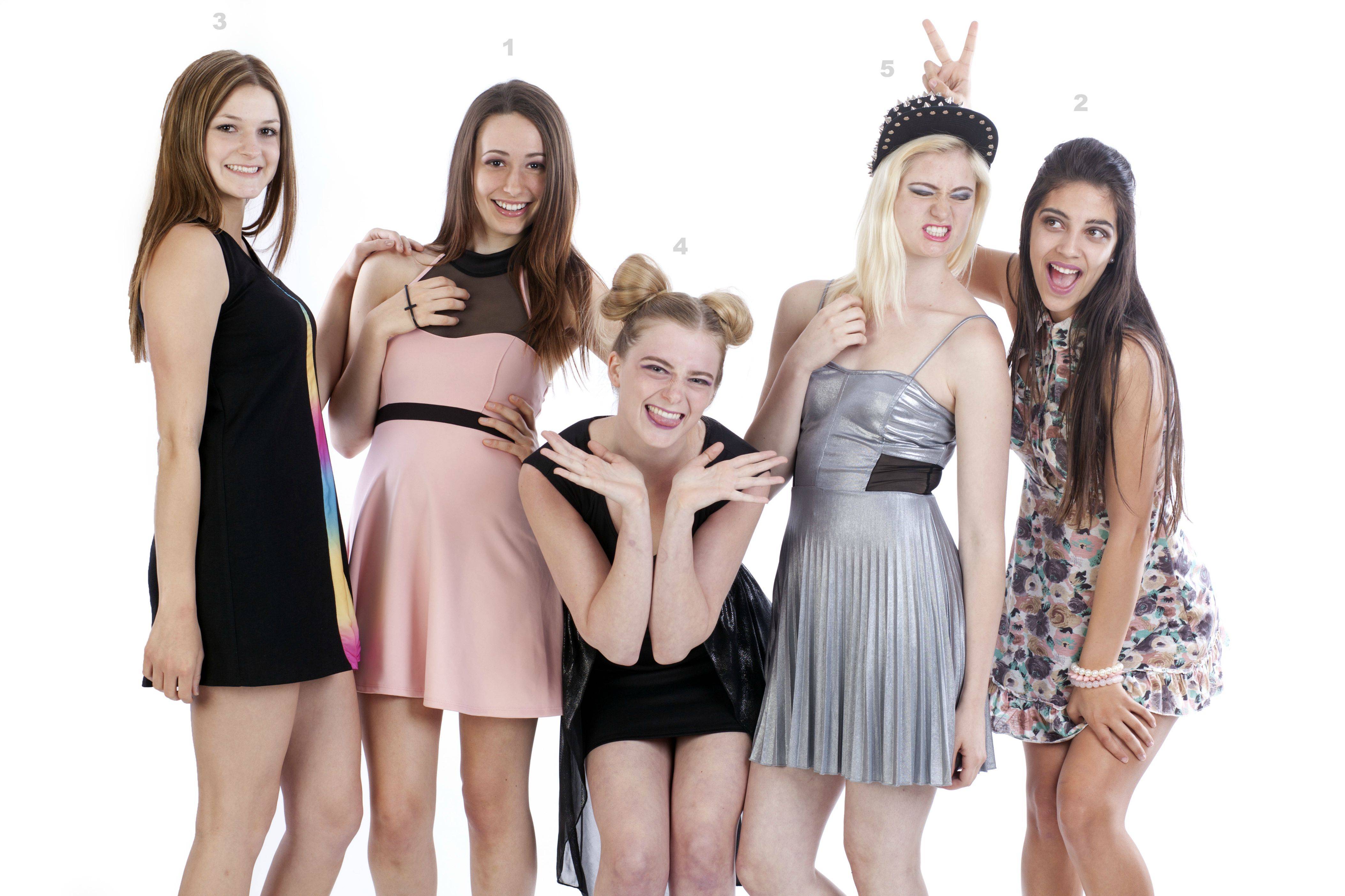 5 moderately attractive girls being silly | Scrolller