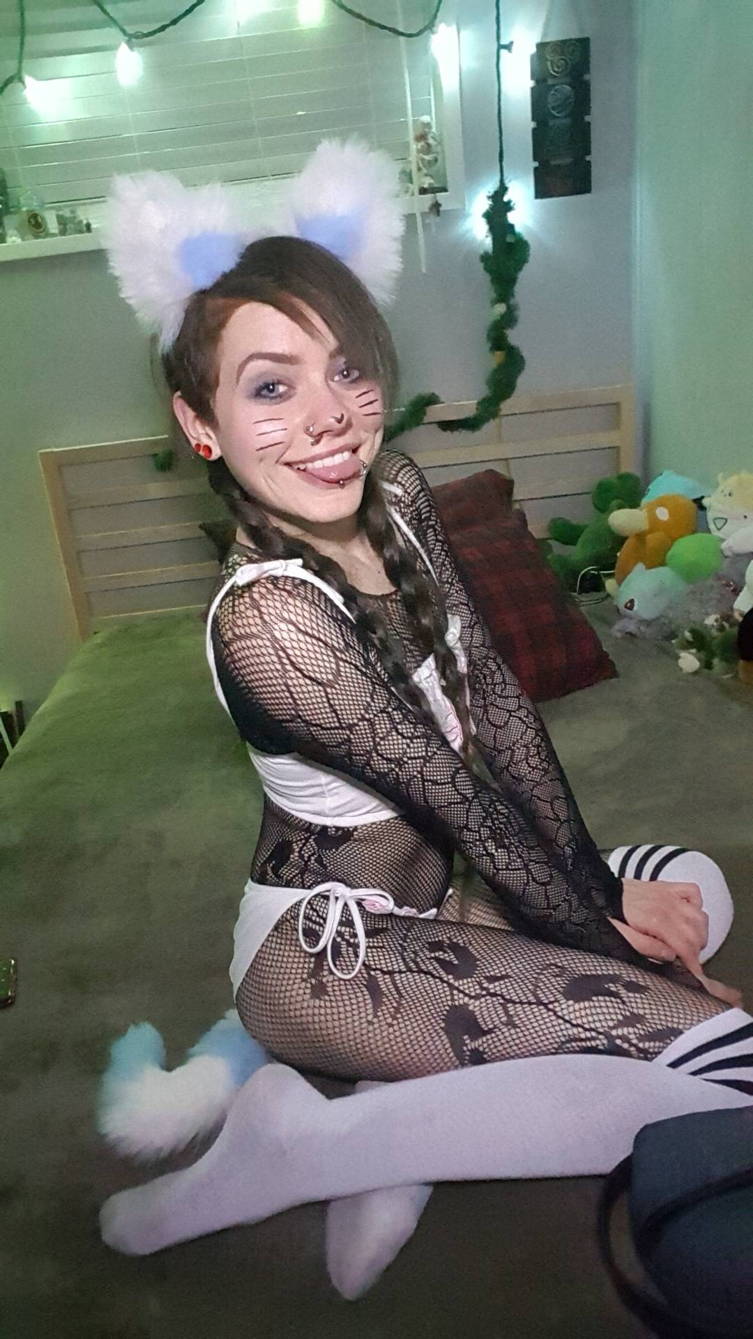 $5 onlyfans for a week only 😍😋💖 24 yo, DDLG/LITTLE/KITTEN content 😍 stoner 💨 1k+ posts ...