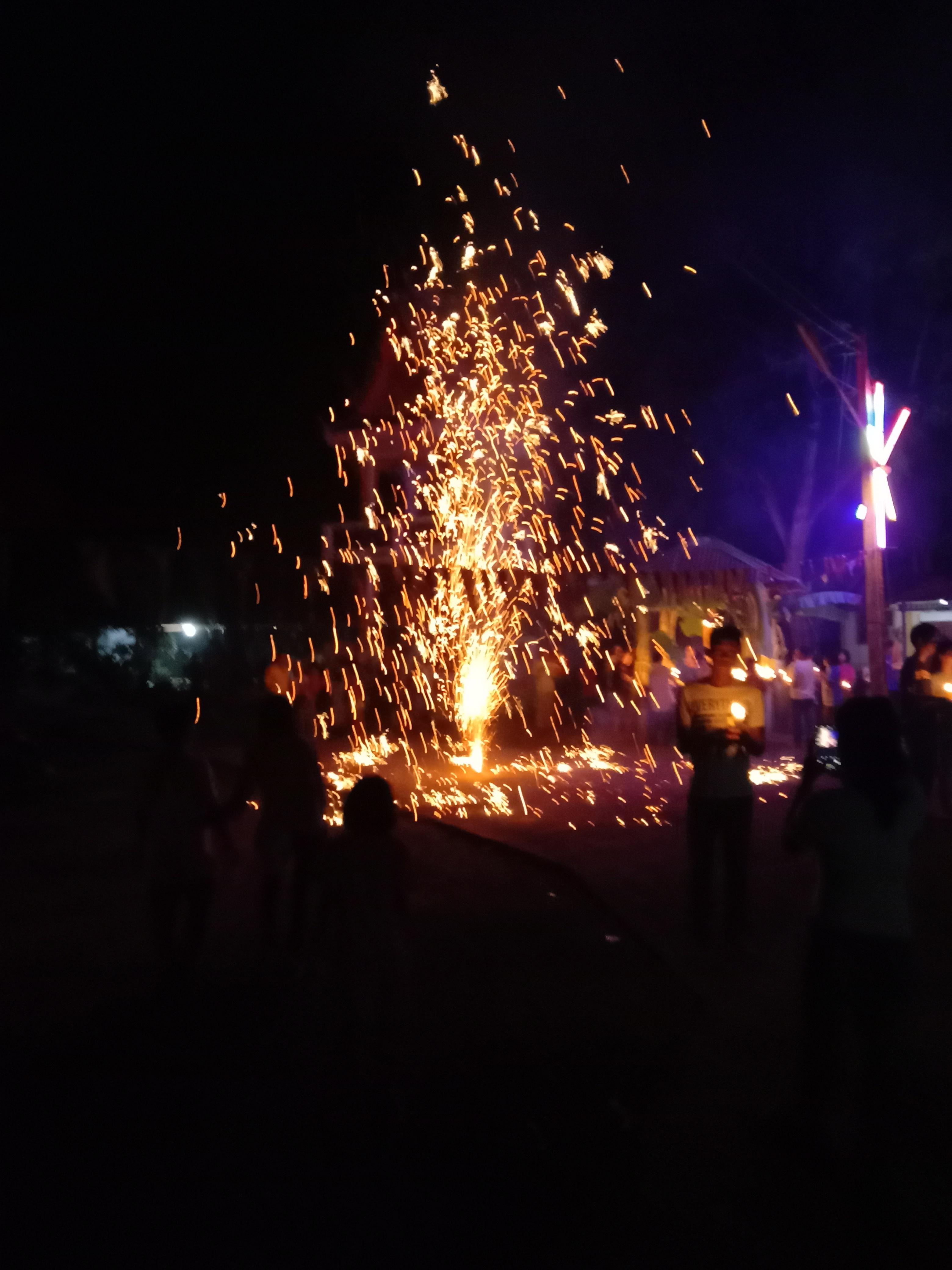 [50/50] Aftermath of firecracker explosion on hand [NSFW] | Huge fireworks fountain [SFW ...