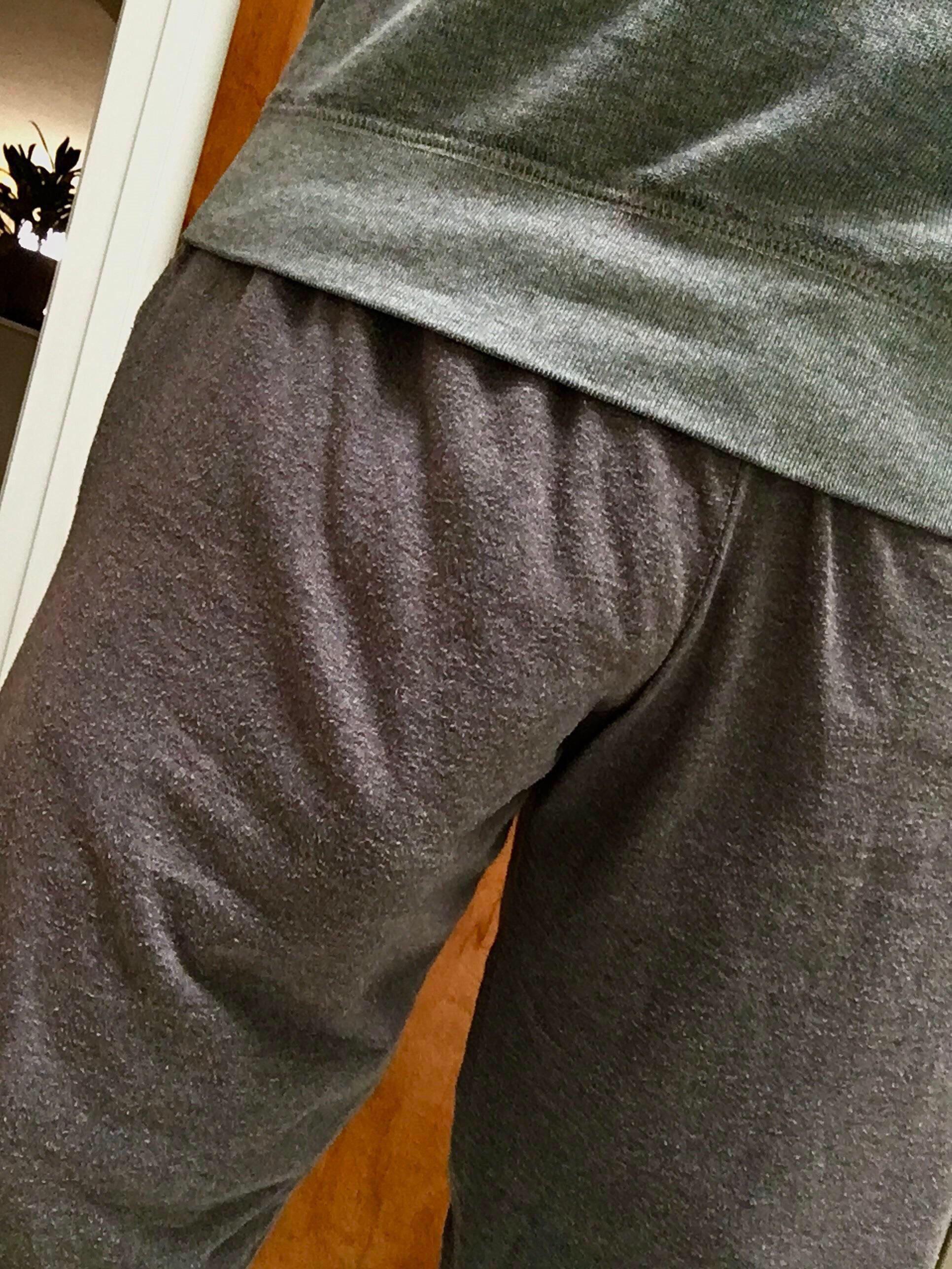 6’5” + grey sweats = lots of stares | Scrolller