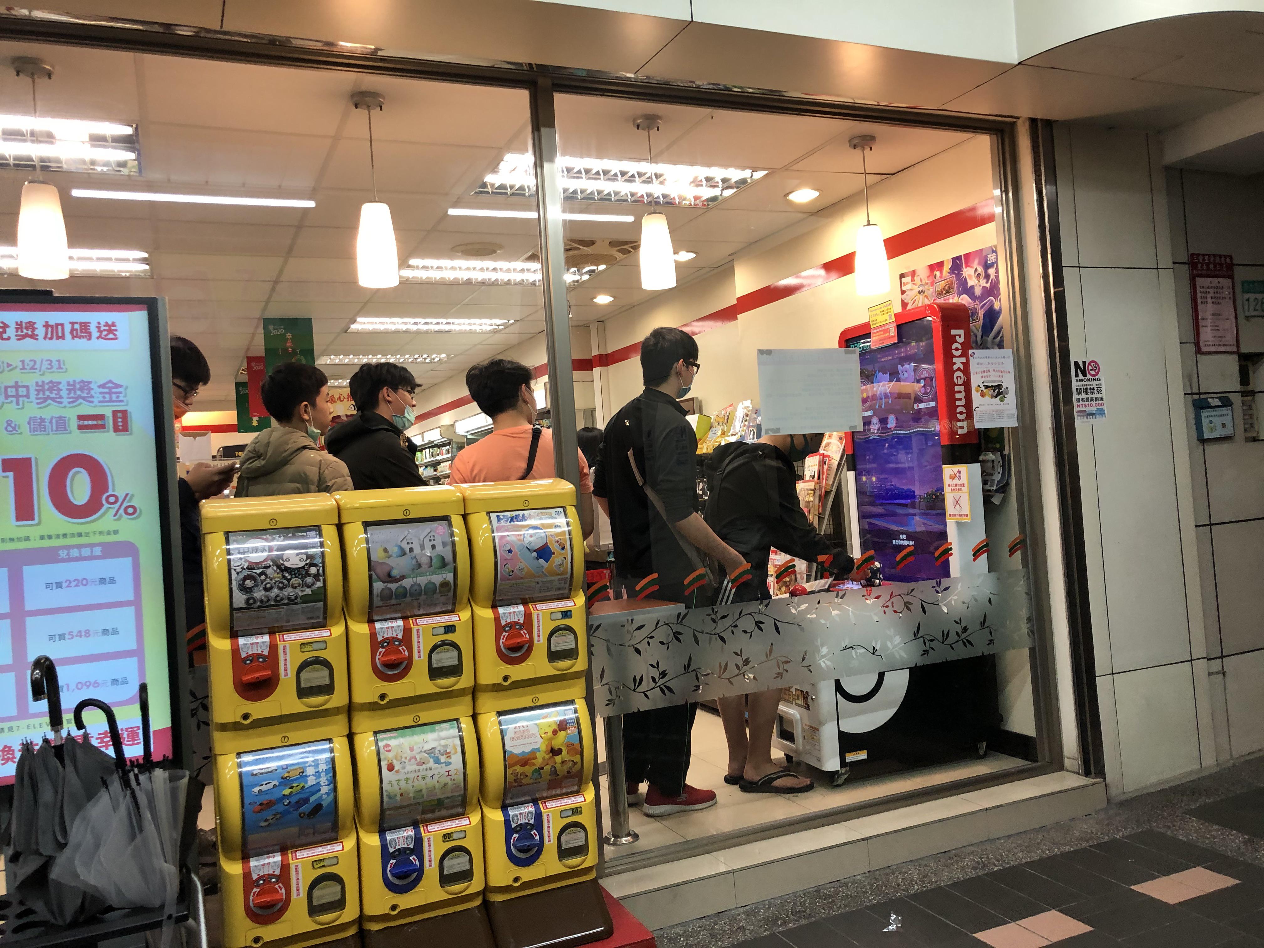 7-11 in Taipei with line out the door of people waiting to play newly installed Pokémon arcade ...