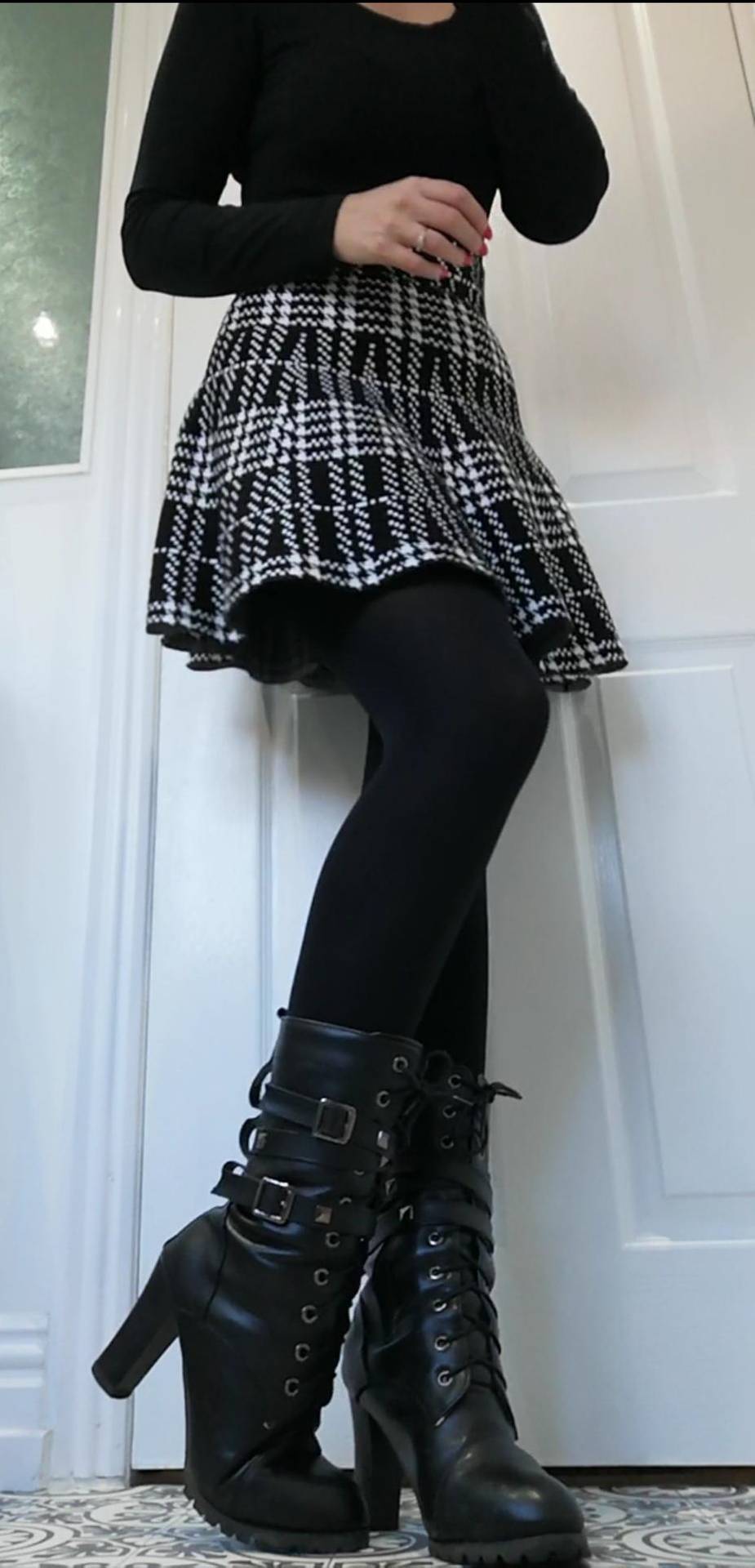 80 denier again, and the winter boots have come out | Scrolller