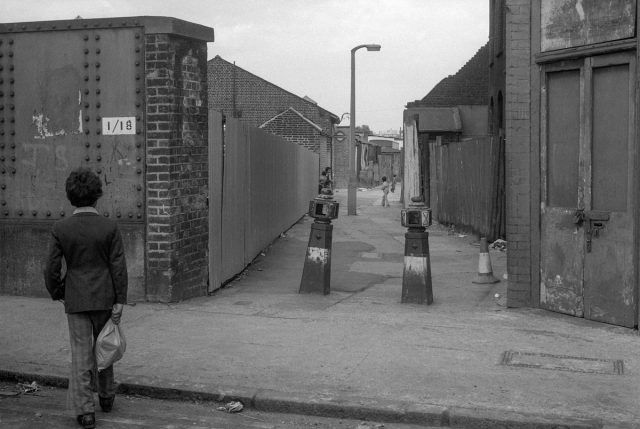 A alley in Hackney, London, 1974 | Scrolller