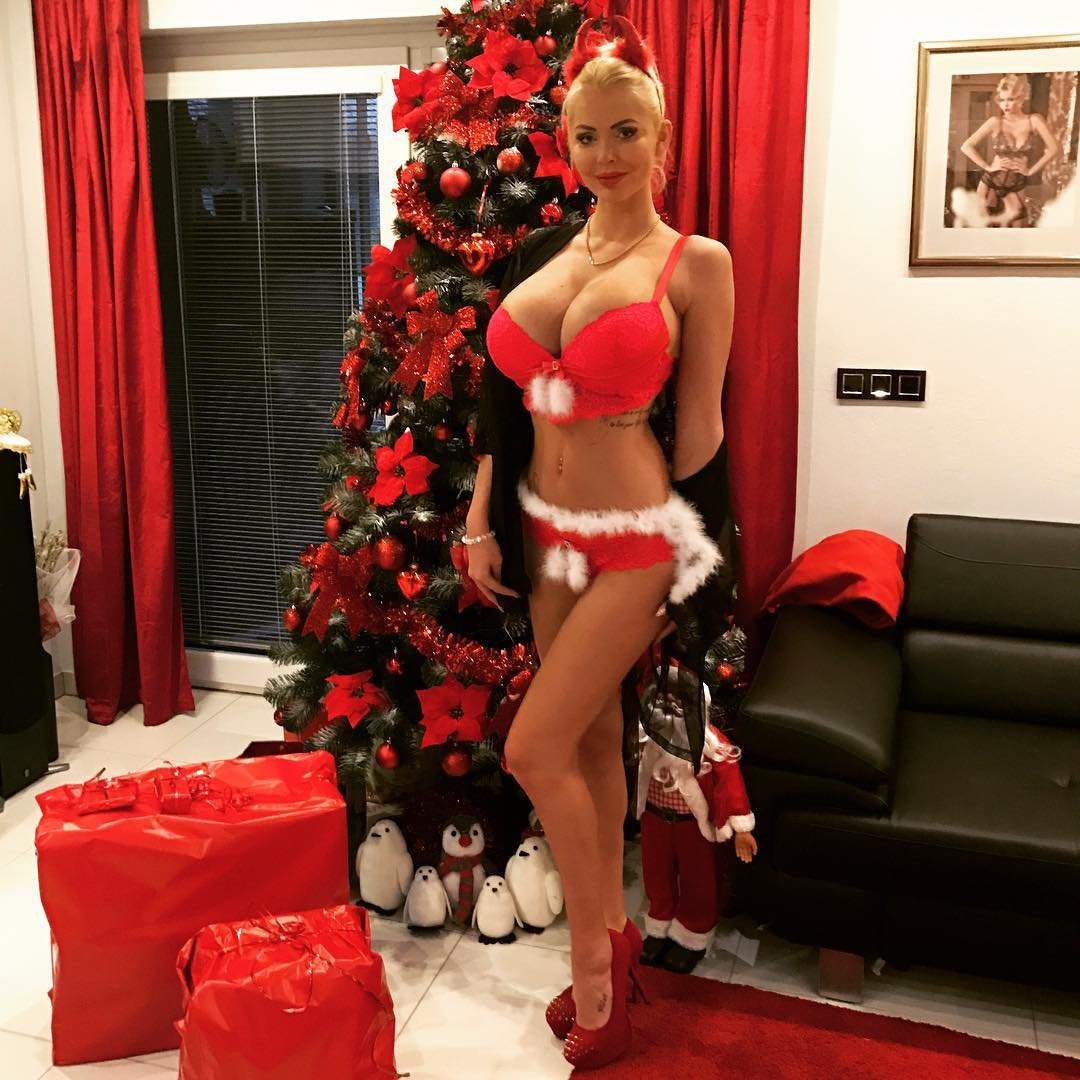 A Bimbo for Christmas | Scrolller