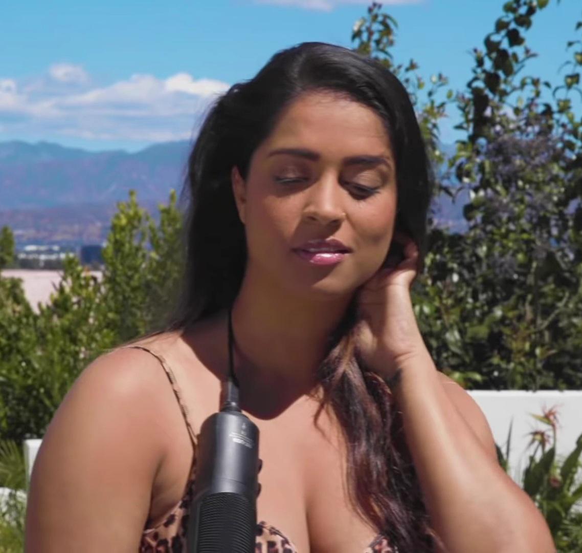 A bit shy | Scrolller