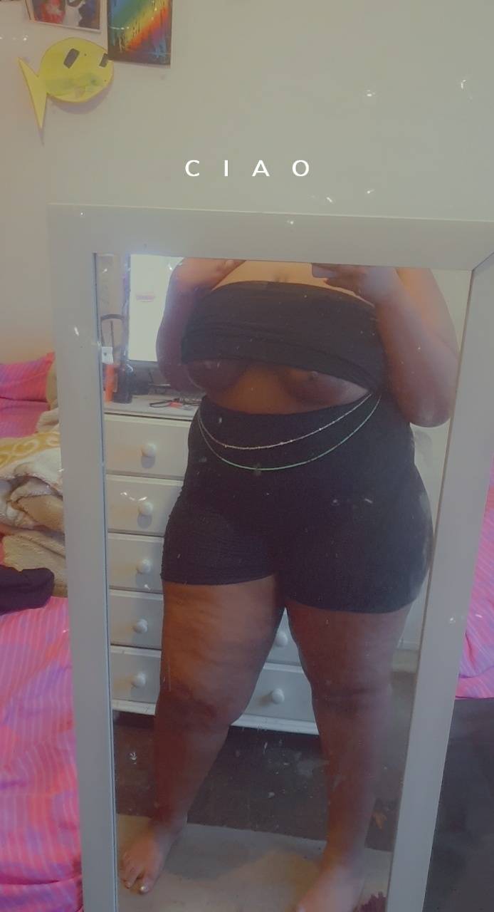 A cheeky little flash😊 | Scrolller