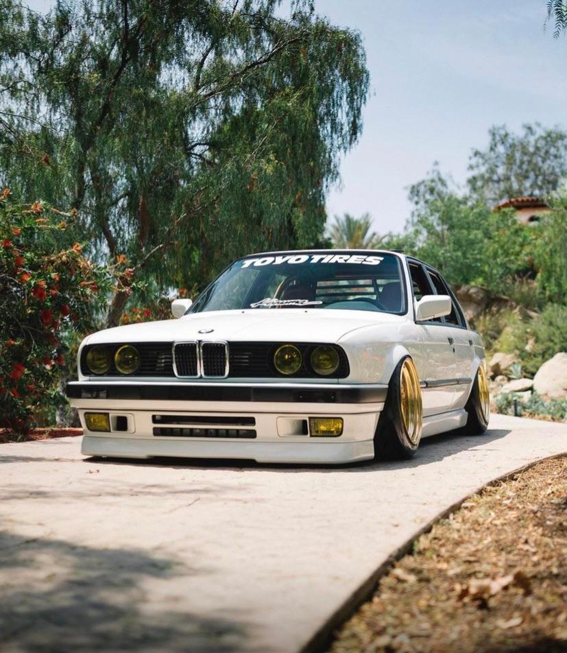 A clean looking BMW E30 | Scrolller