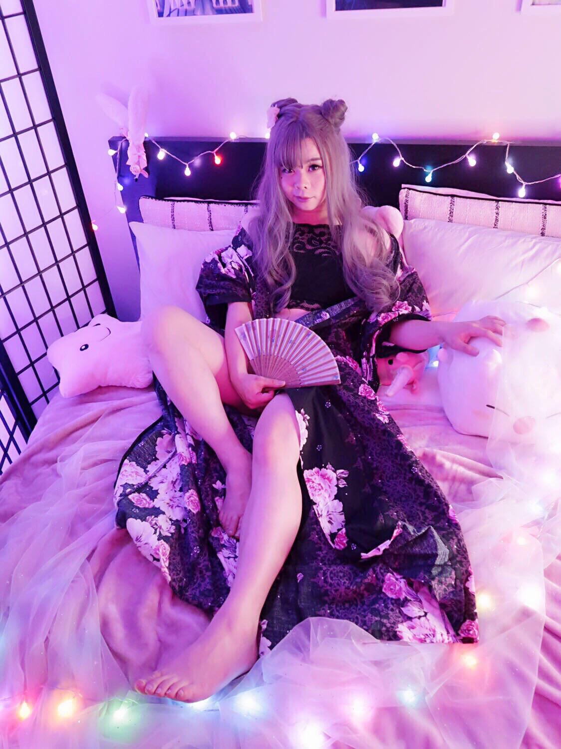 A fan of covering up the essentials 😜 | Scrolller