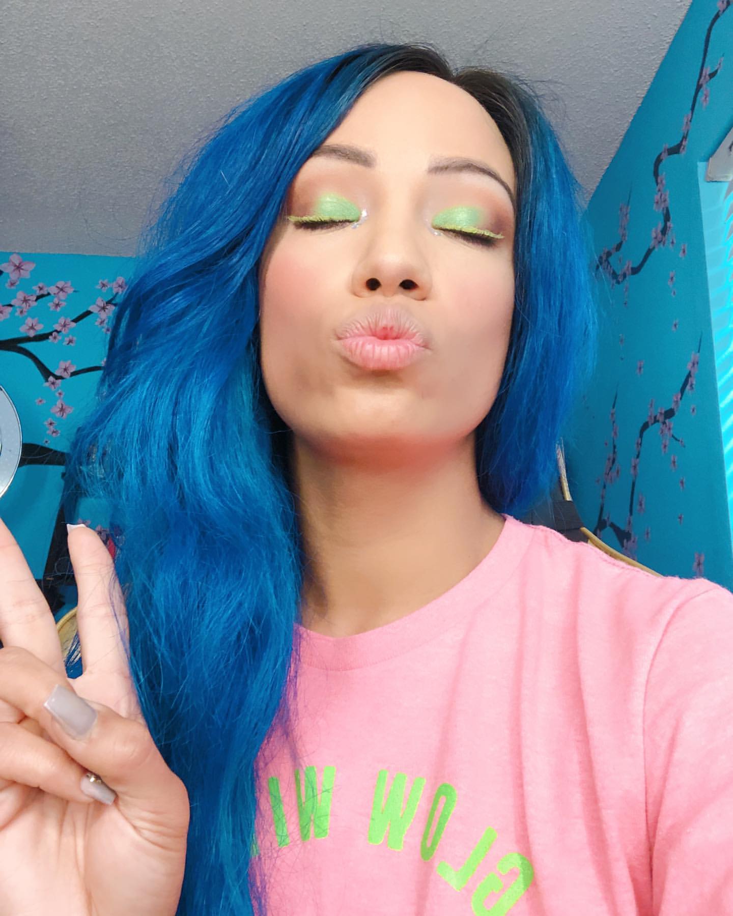 Smooch 💋 | Scrolller