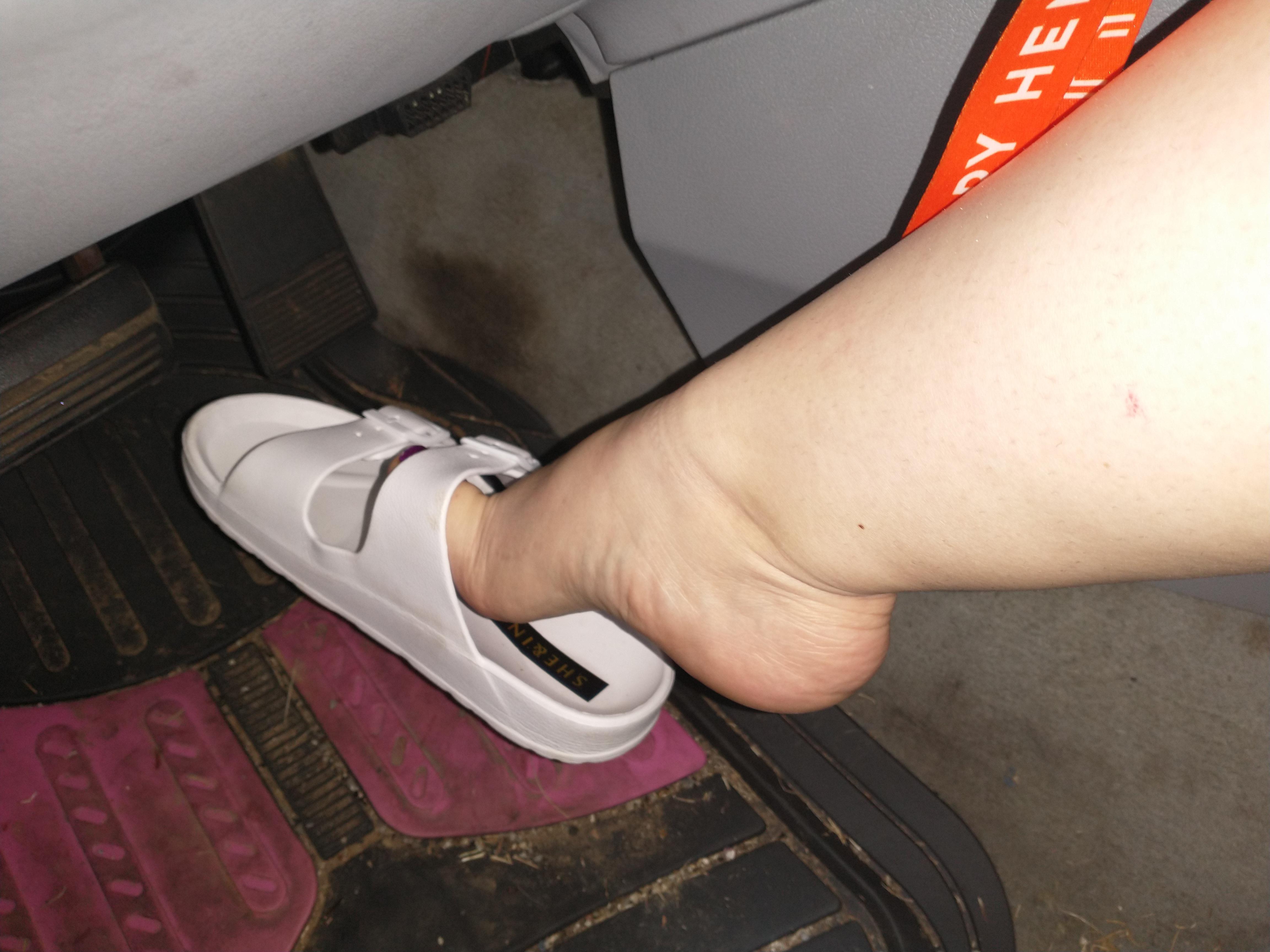 A lil dangle 🤭 | Scrolller