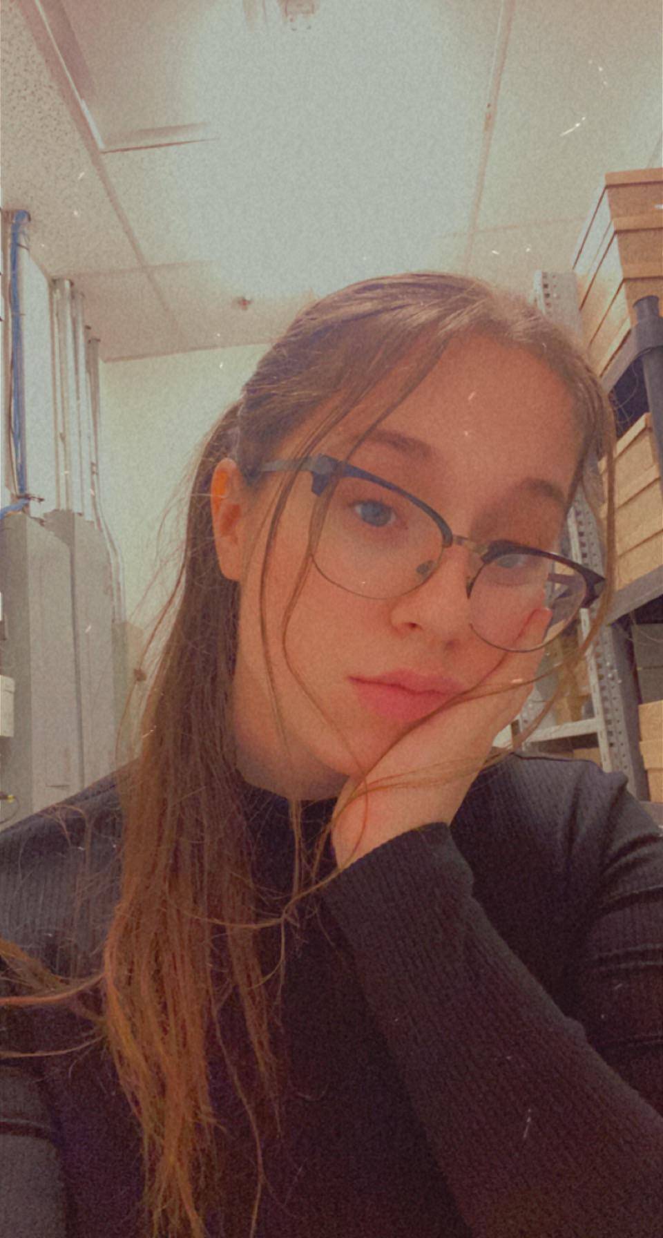 A little girl doing big girl work, what can possibly go wrong¿ | Scrolller