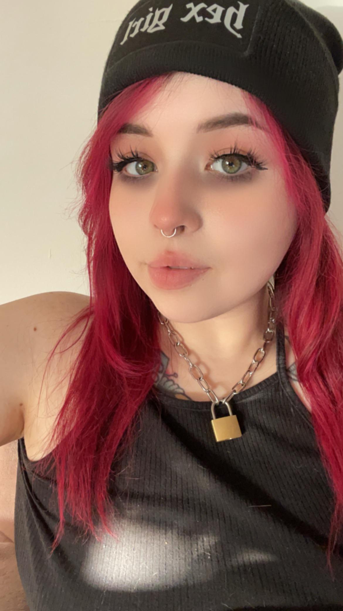 pink hair and green eyes - good combo? | Scrolller