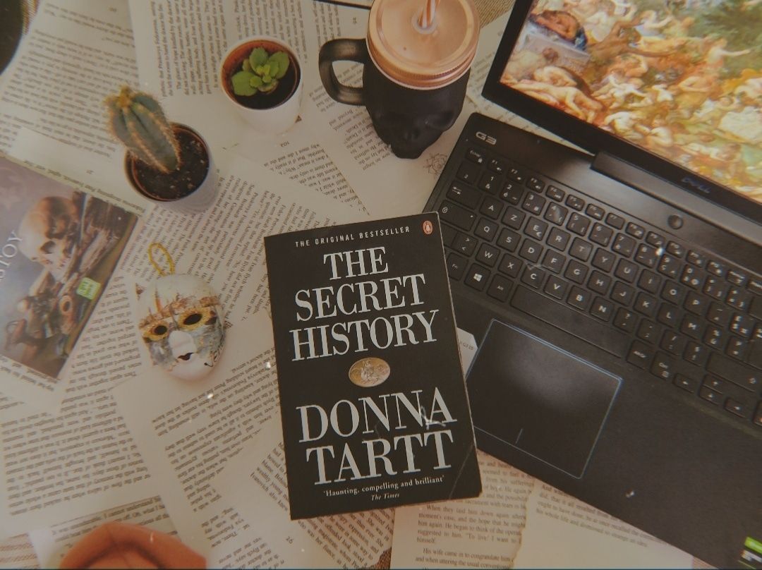 A picture of my last DA read The Secret History | Scrolller