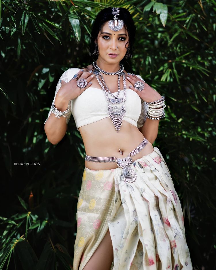 A South Indian hottie with a mesmerizing pic... | Scrolller