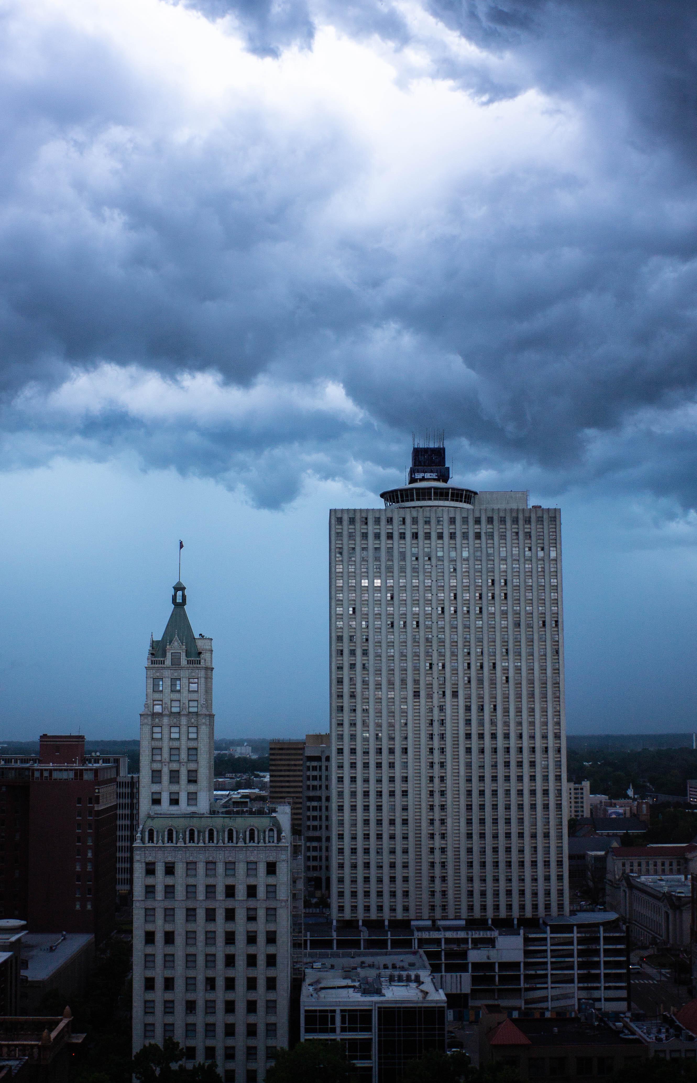 A storm over Memphis | Scrolller